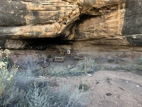 Hiking the Cave Spring Trail in Canyonlands National Park — noahawaii