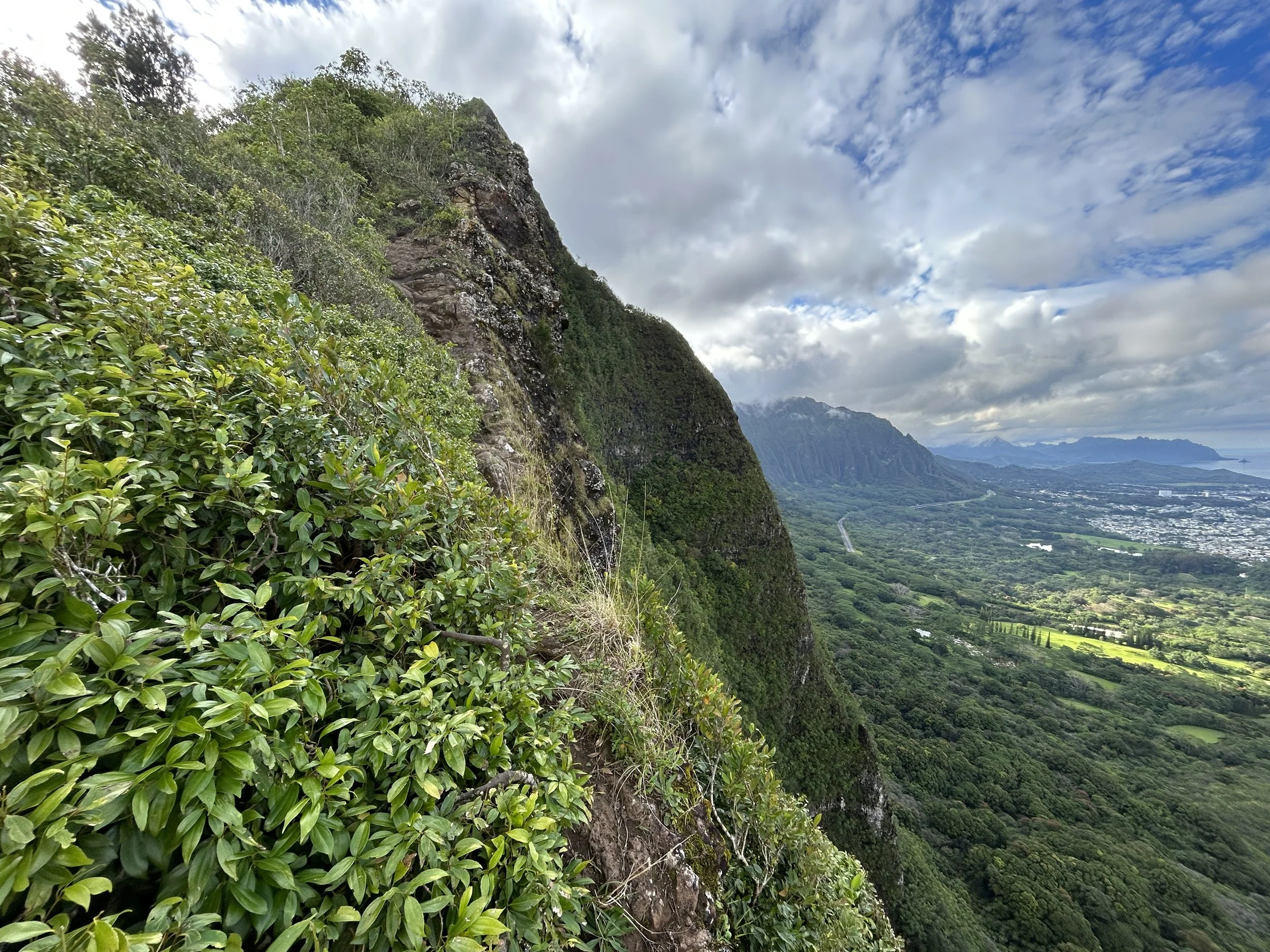 Hiking the Pali Puka Trail on Oʻahu — noahawaii