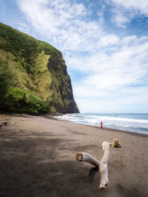 Hiking the Muliwai Trail to Waimanu Valley on the Big Island of Hawaiʻi ...