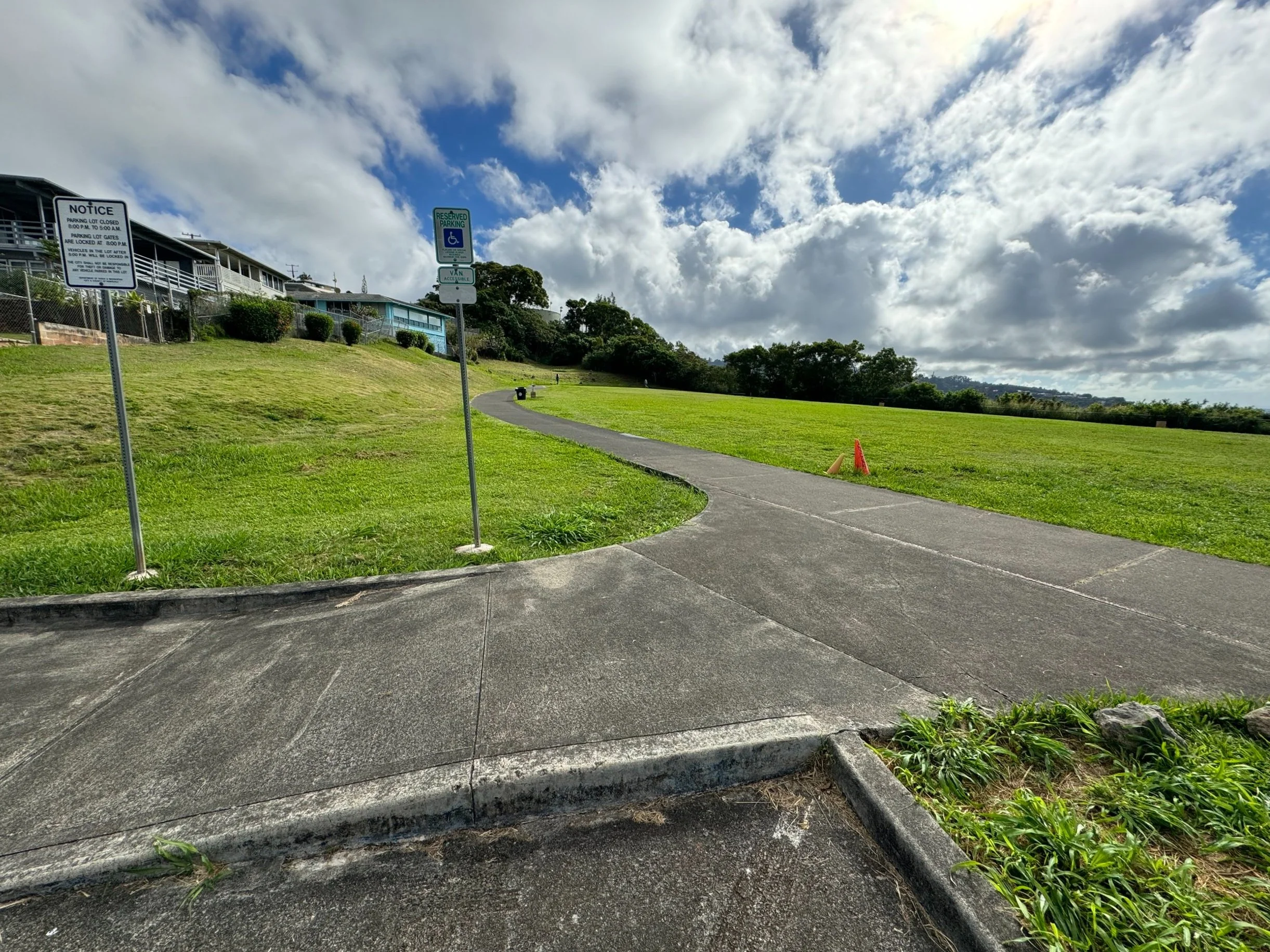 Hiking the Kapālama Ridge Trail to Puʻu Lanihuli on Oʻahu, Hawaiʻi ...