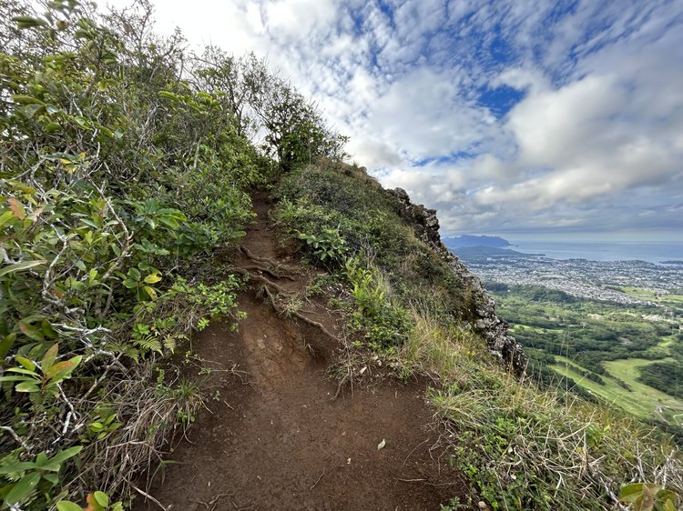 Hiking the Pali Puka Trail on Oʻahu, Hawaiʻi — noahawaii
