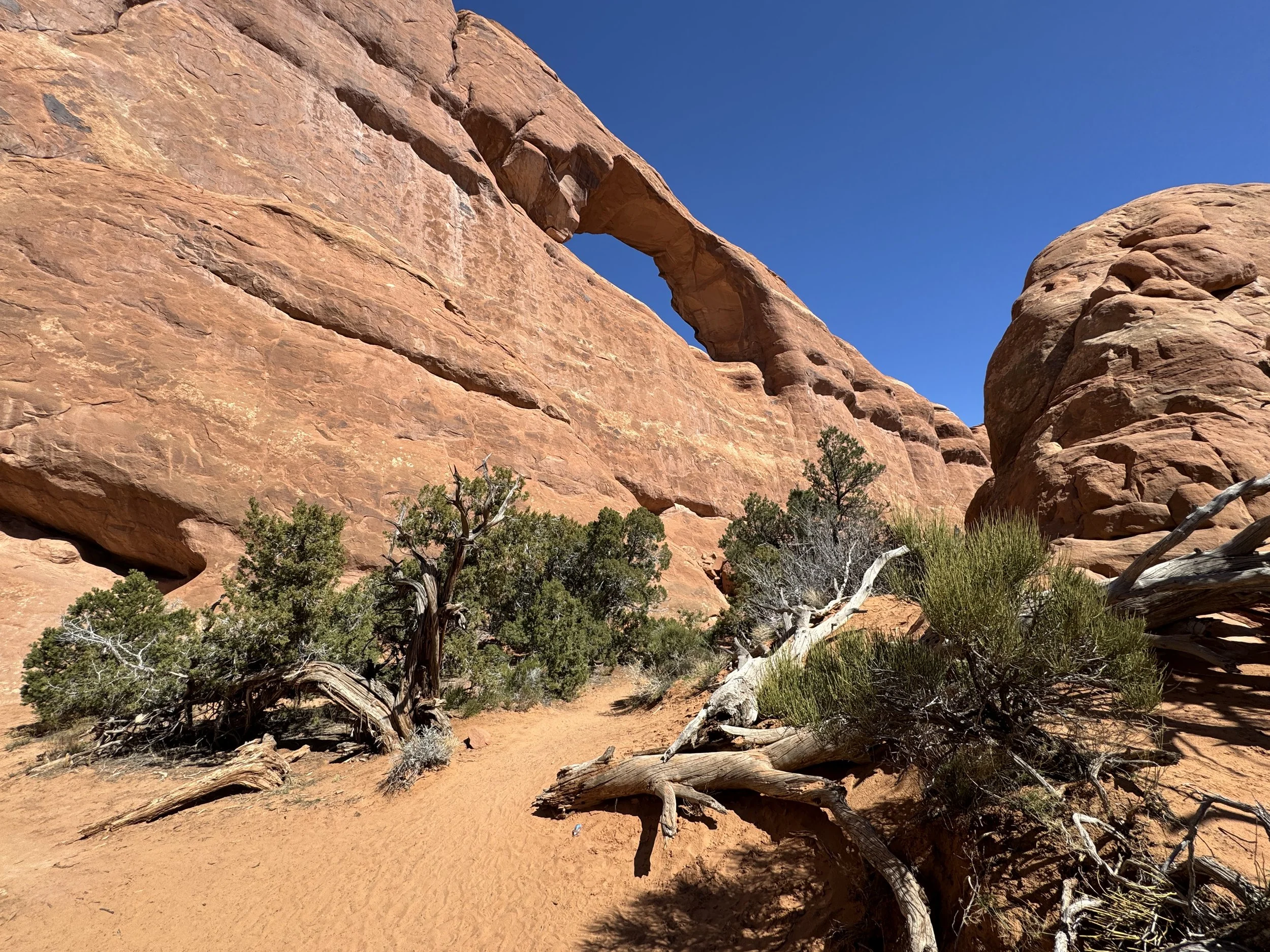 Hiking the Skyline Arch Trail in Arches National Park — noahawaii