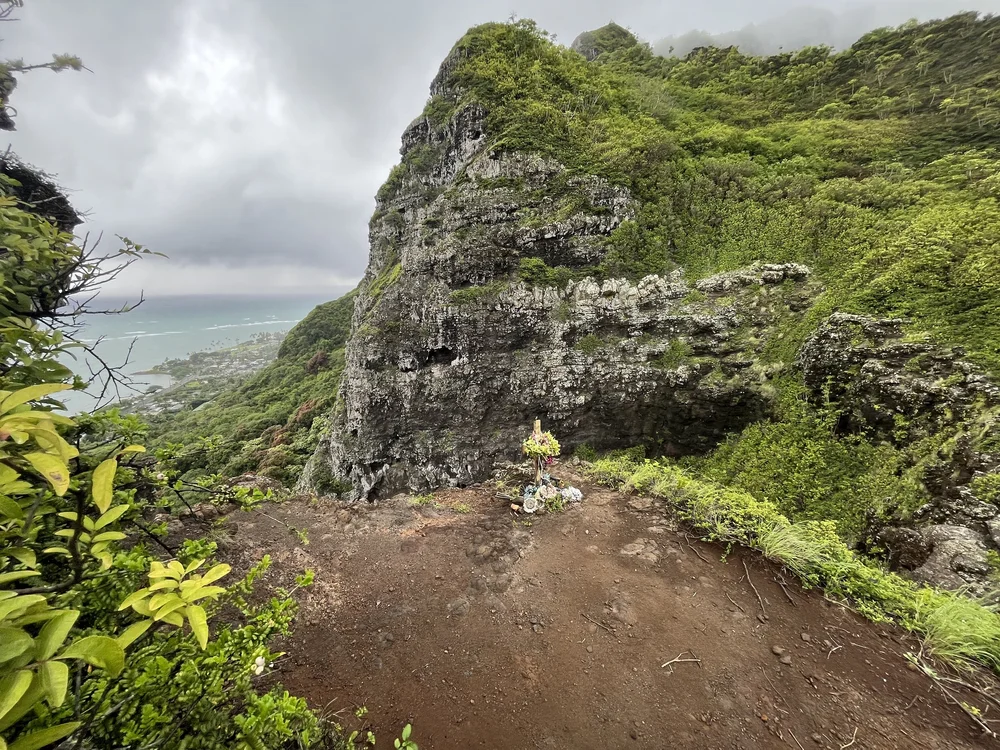 Hiking the Crouching Lion Trail on Oʻahu — noahawaii