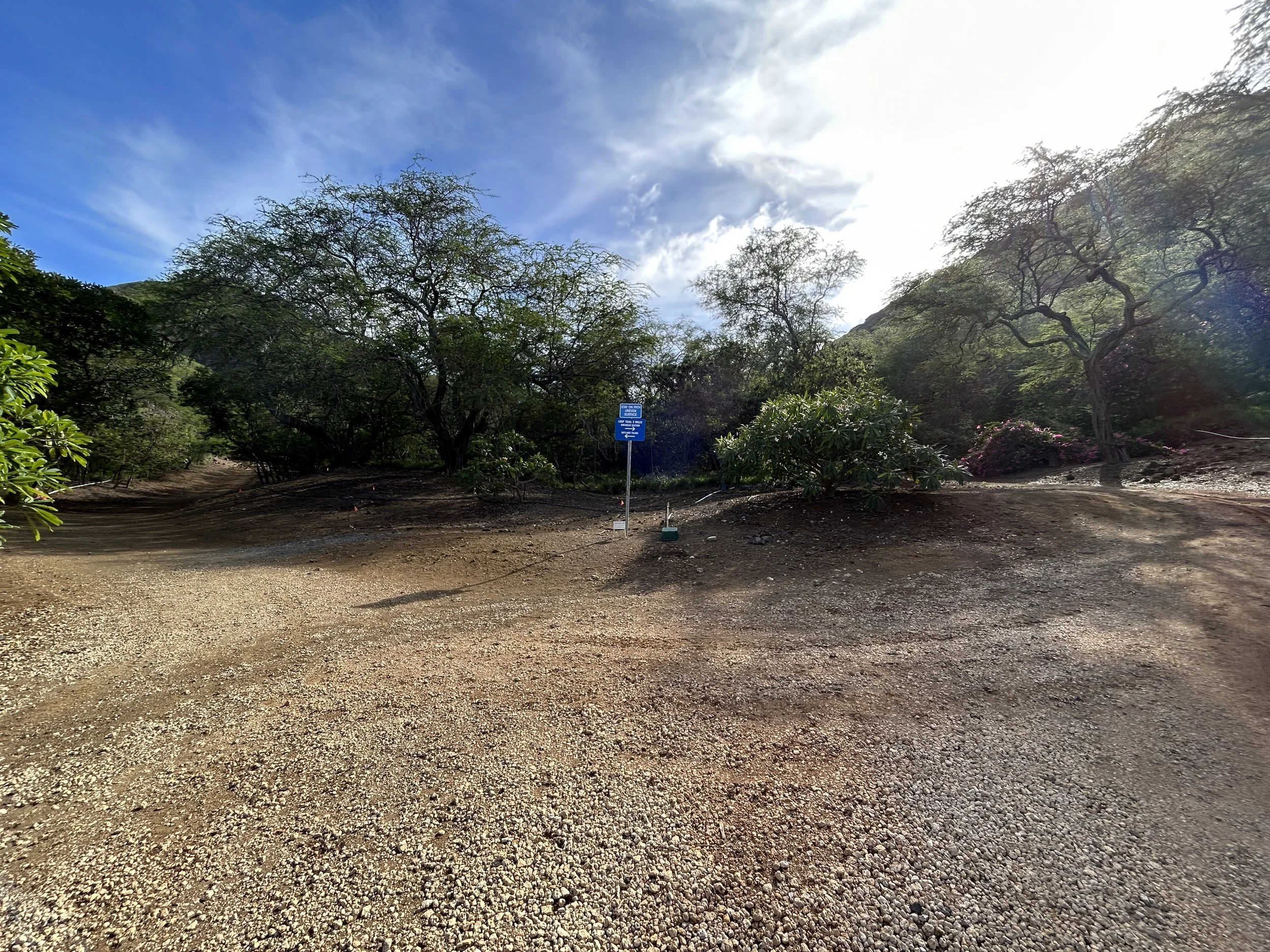 Hiking the Koko Crater Botanical Garden Loop Trail on Oʻahu, Hawaiʻi ...