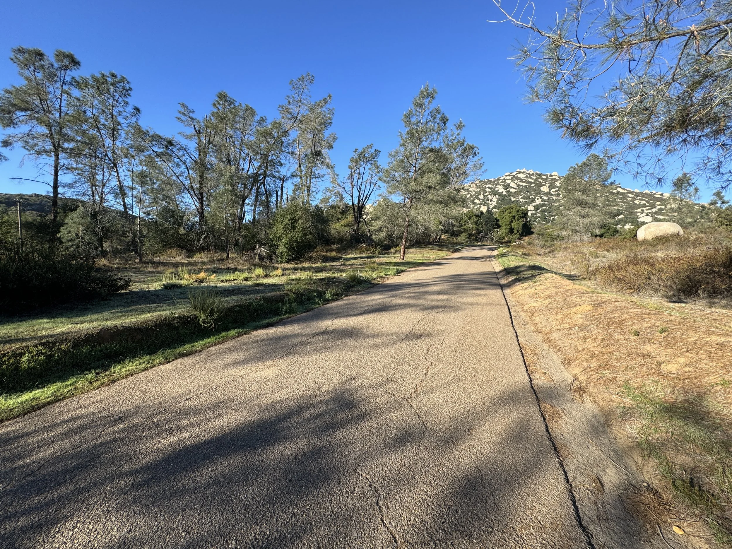 Hiking the Potato Chip Rock Trail (Mt. Woodson) via Highway 67 in San ...