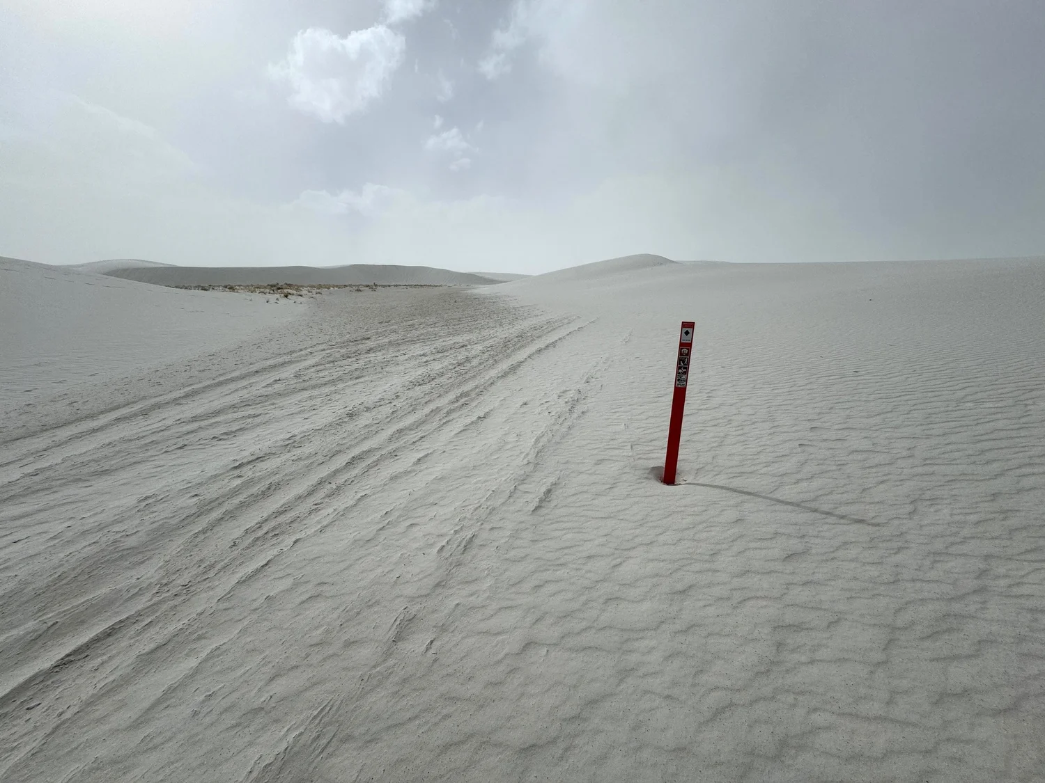 Hiking the Alkali Flat Trail in White Sands National Park — noahawaii