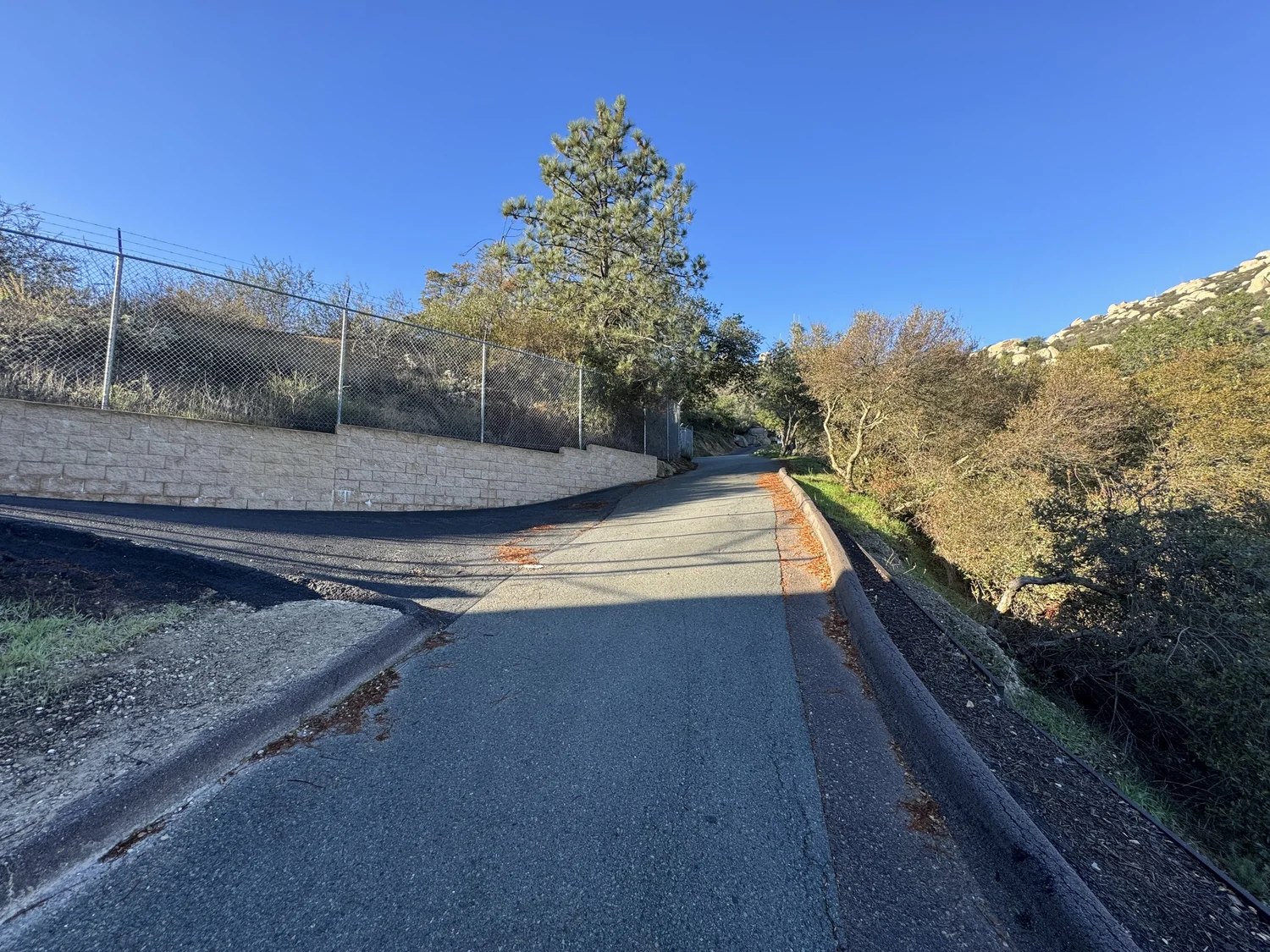 Hiking the Potato Chip Rock Trail (Mt. Woodson) via Highway 67 in San ...