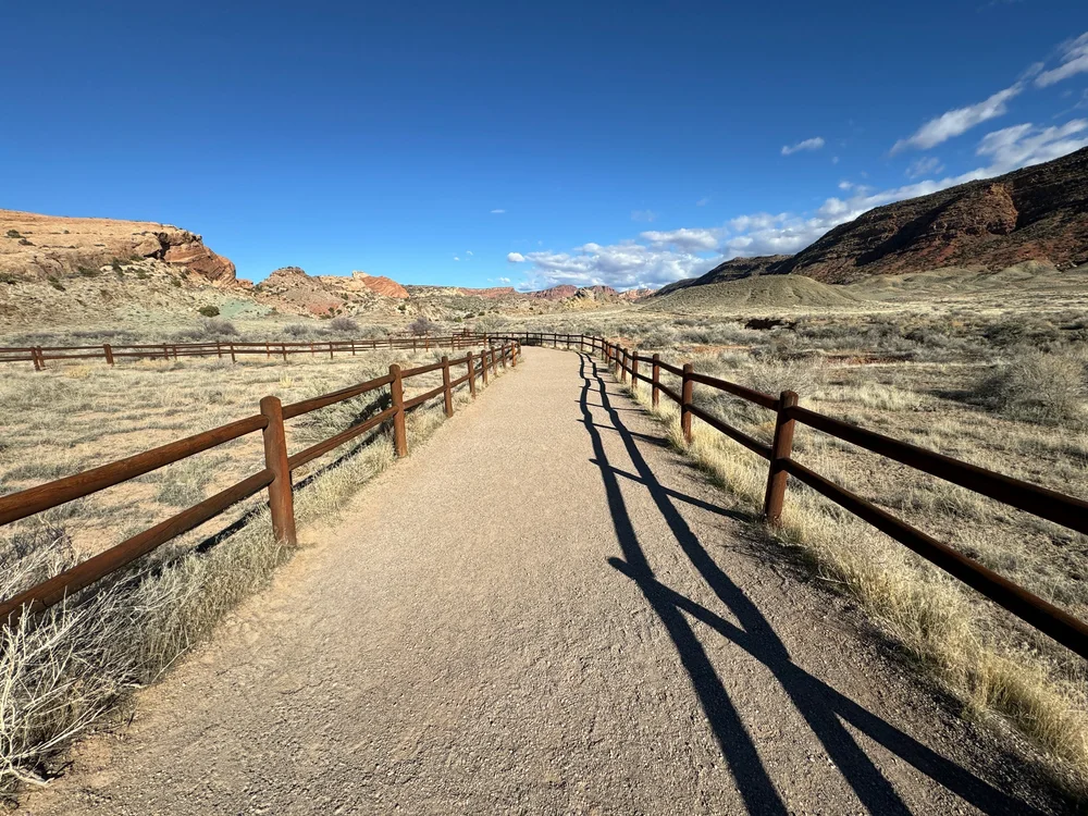 Hiking the Delicate Arch Viewpoint Trail in Arches National Park ...