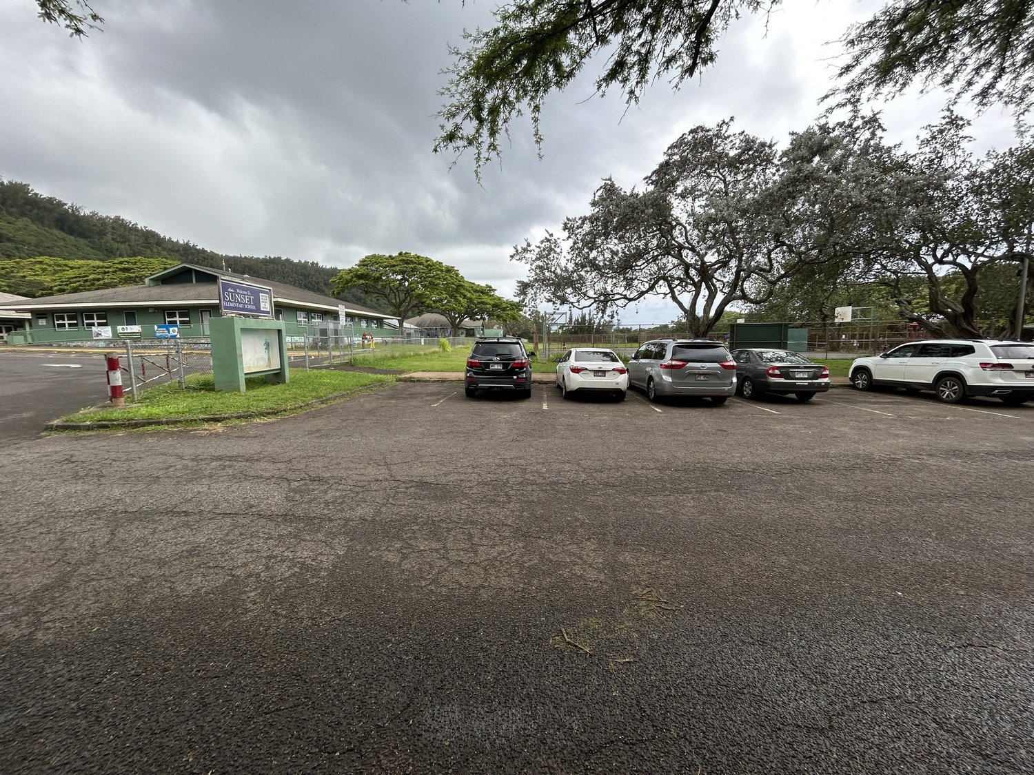 Hiking the ʻEhukai Pillbox Trail on the North Shore of Oʻahu, Hawaiʻi ...