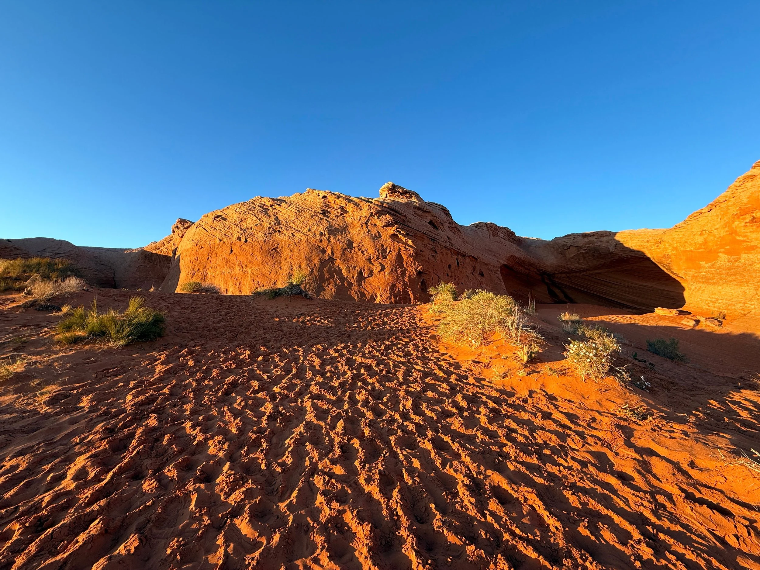 Hiking the Big Lake Sand Cave Trail (Shell Gas Station Cave) in Page ...