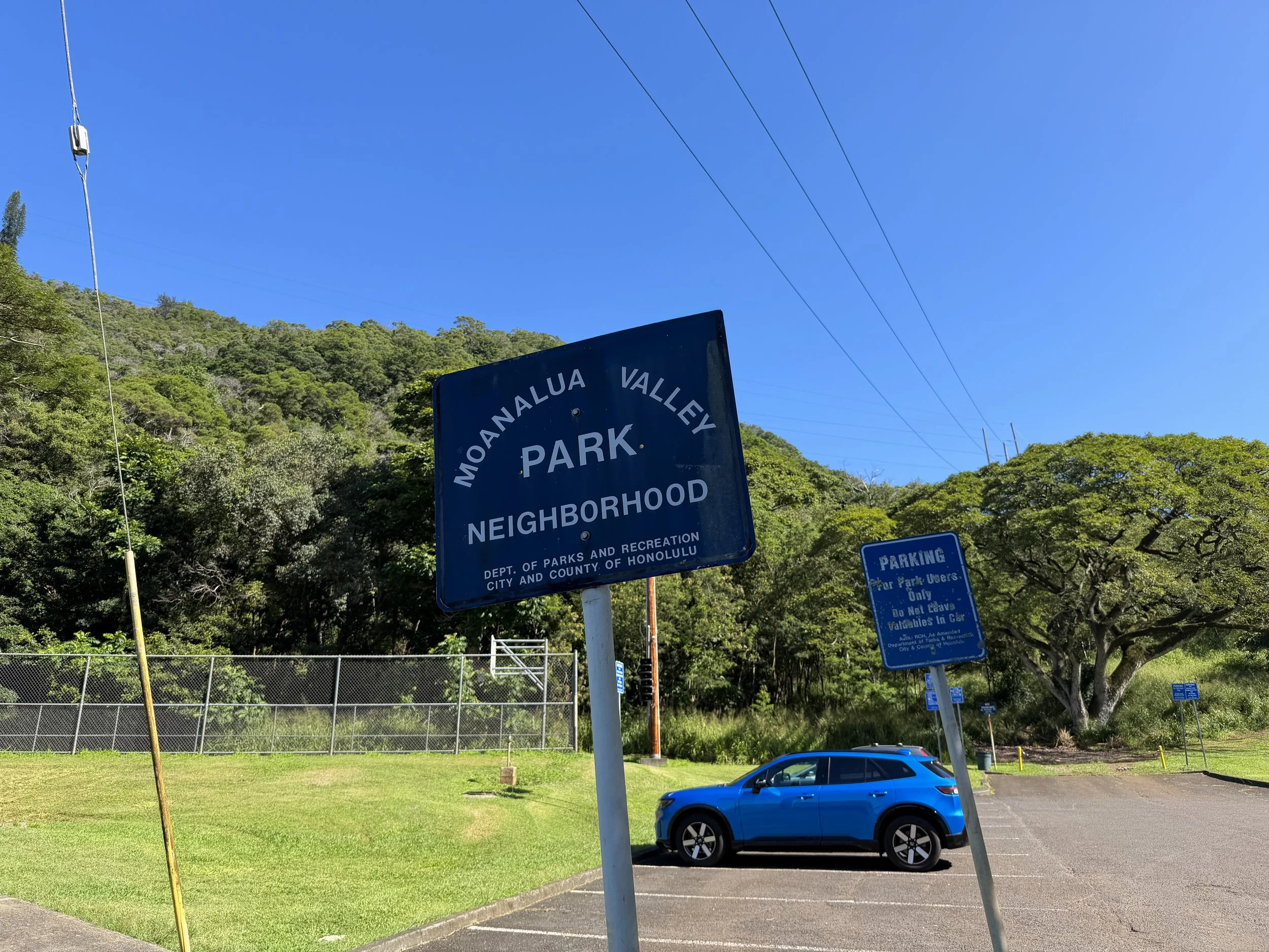 Hiking the Kulanaʻahane Trail to the Moanalua Saddle on Oʻahu, Hawaiʻi ...