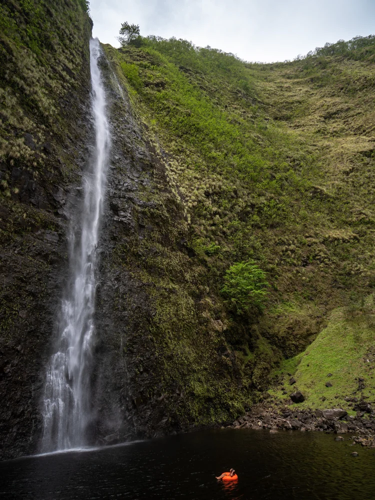 Hiking the Muliwai Trail to Waimanu Valley on the Big Island of Hawaiʻi ...