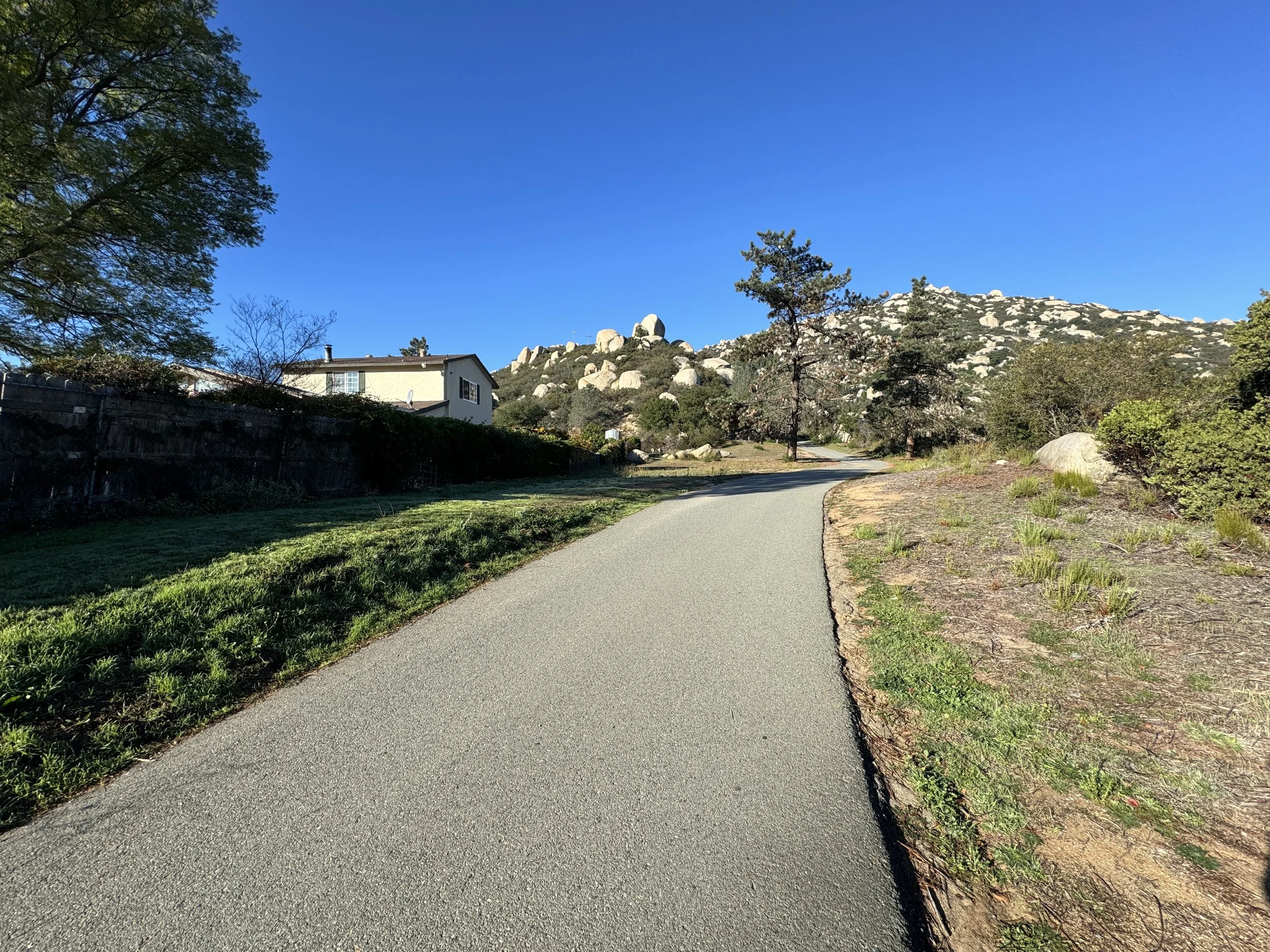 Hiking the Potato Chip Rock Trail (Mt. Woodson) via Highway 67 in San ...