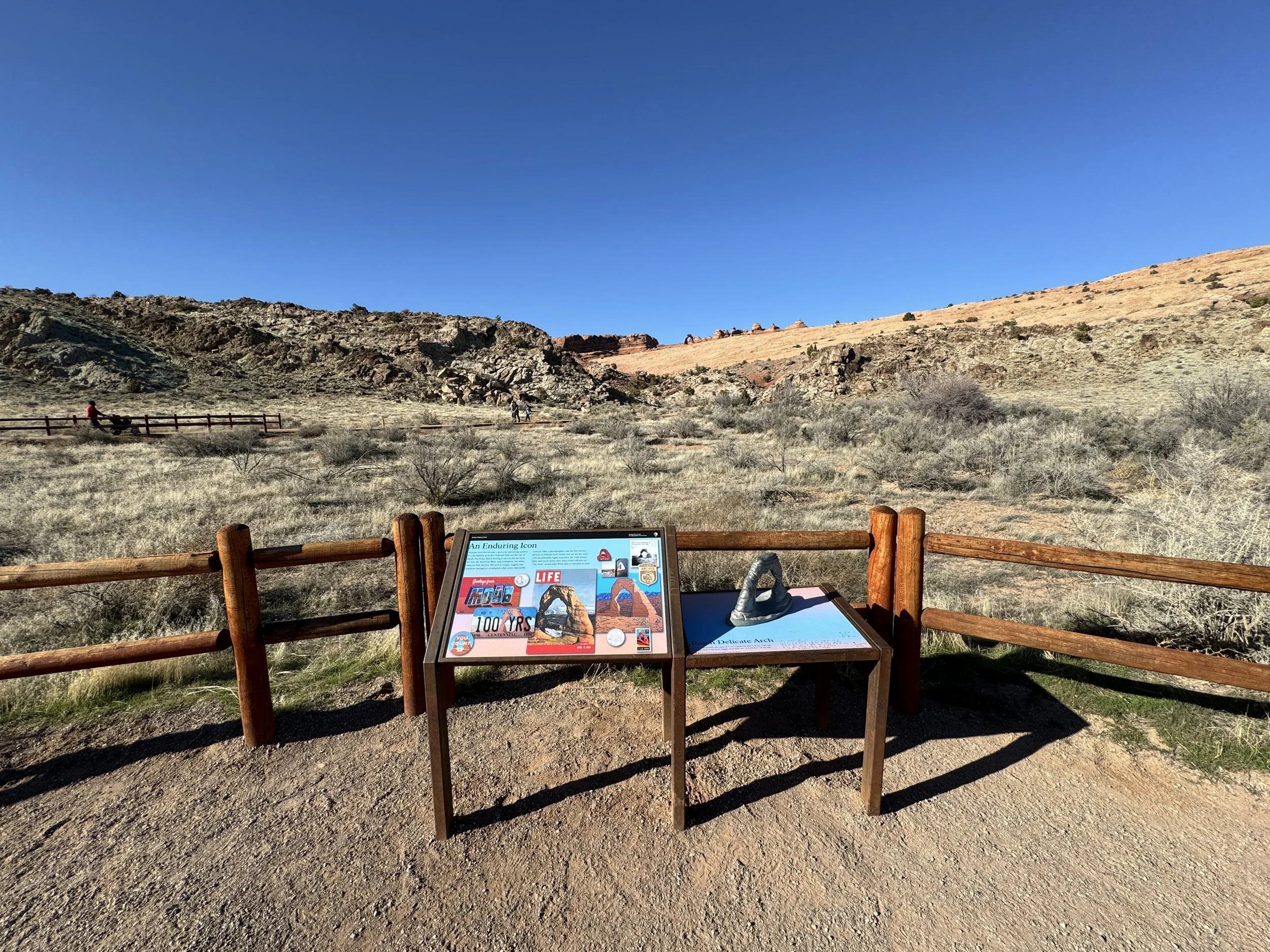 Hiking the Delicate Arch Viewpoint Trail in Arches National Park ...