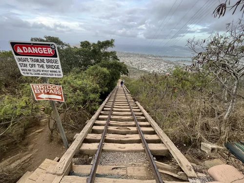 Hiking the Koko Crater Stairs on Oʻahu — noahawaii