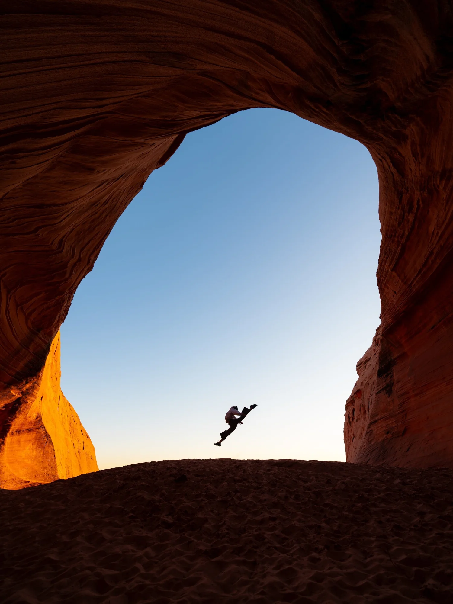Hiking the Big Lake Sand Cave Trail (Shell Gas Station Cave) in Page ...