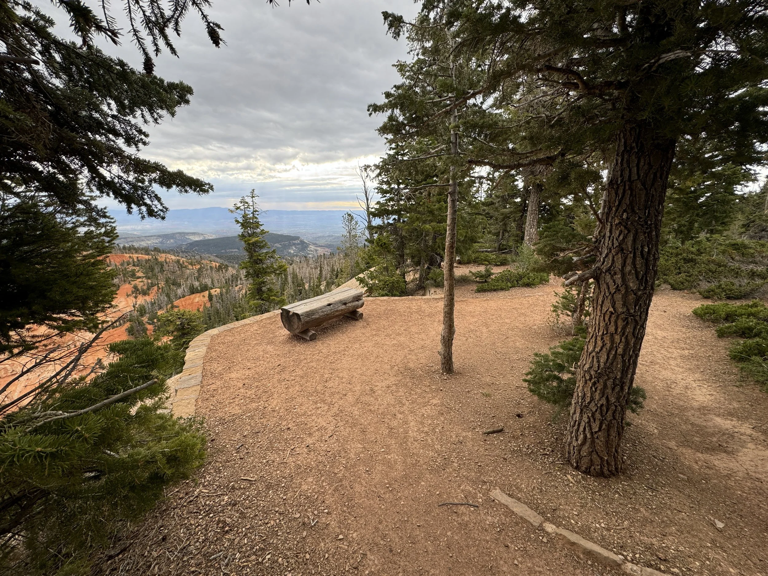 Hiking the Riggs Spring Loop Trail in Bryce Canyon National Park ...