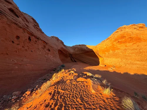 Hiking the Big Lake Sand Cave Trail (Shell Gas Station Cave) in Page ...