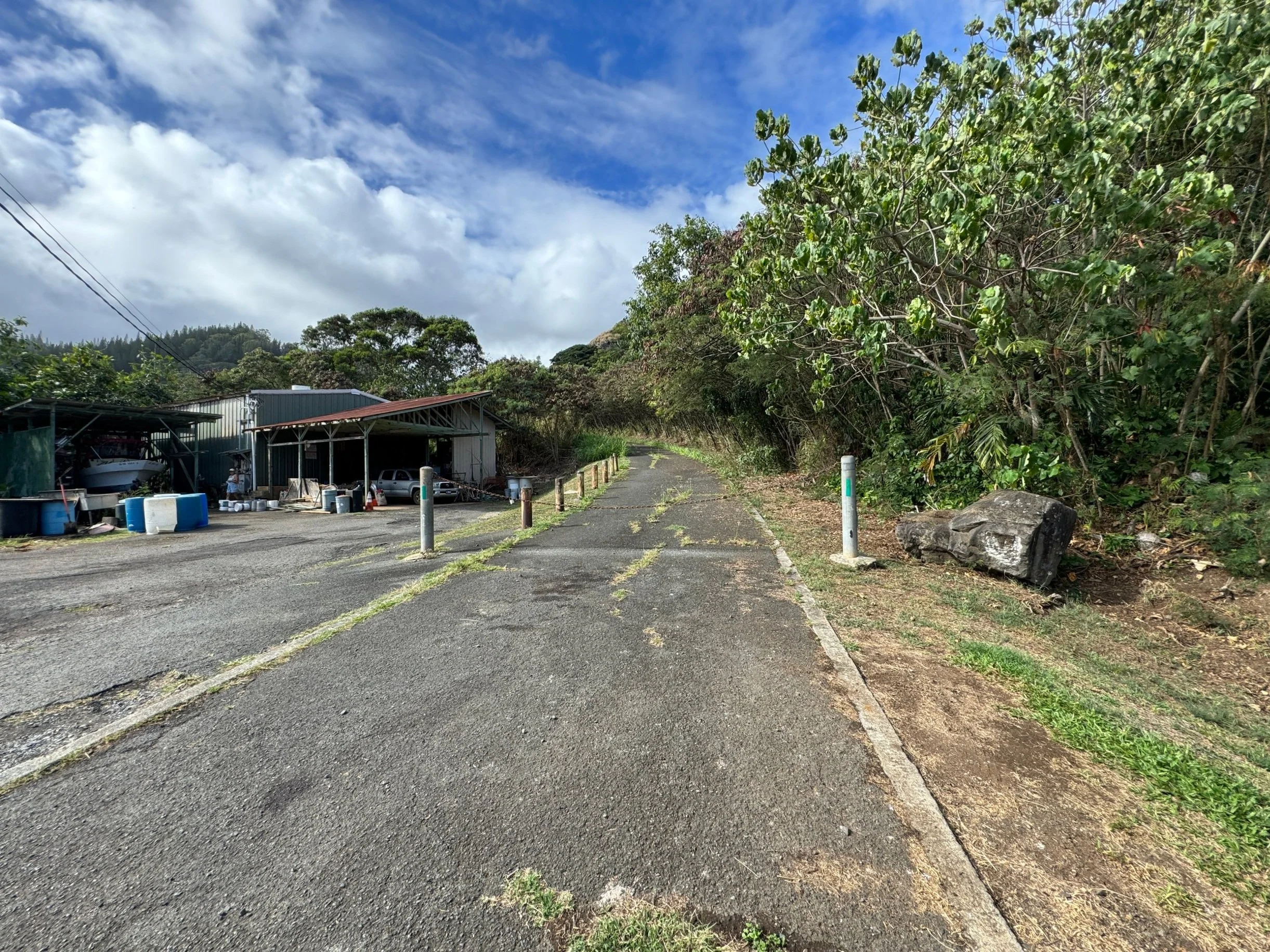 Hiking the Kaipapaʻu Pillbox Trail on the North Shore of Oʻahu, Hawaiʻi ...