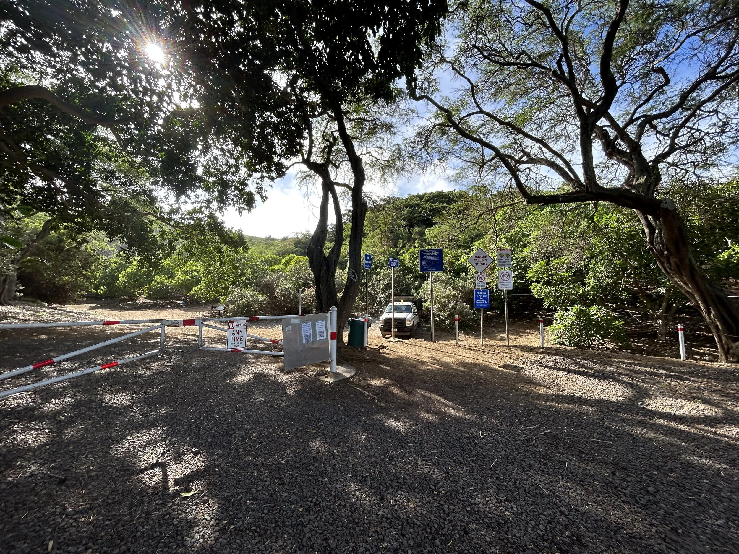 Hiking the Koko Crater Botanical Garden Loop Trail on Oʻahu — noahawaii