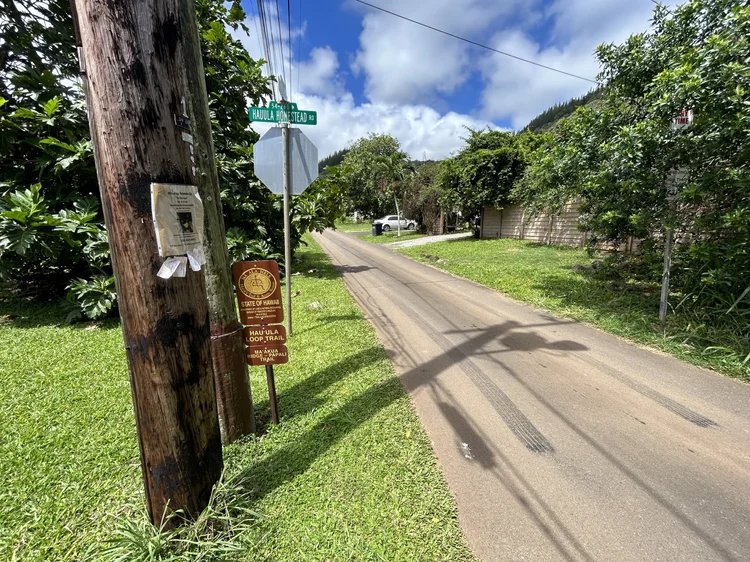 Hiking the Hauʻula Loop Trail on the North Shore of Oʻahu, Hawaiʻi ...
