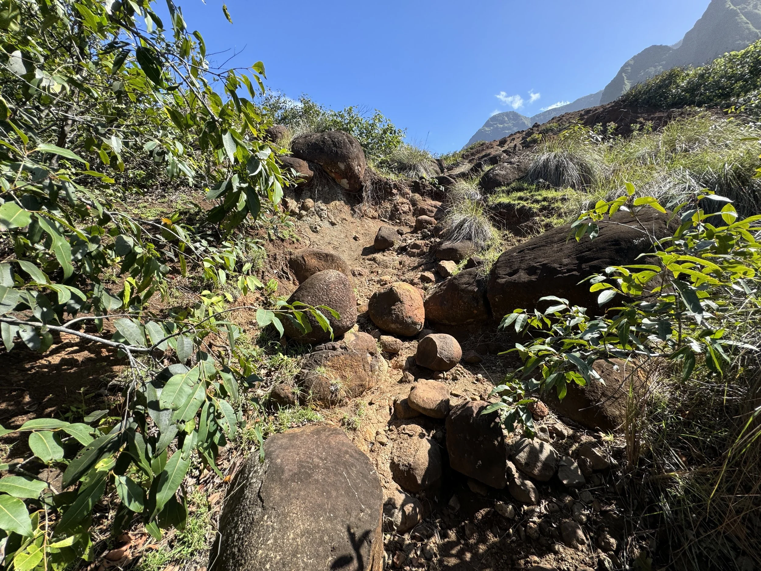 Hiking the Kalalau Valley Trail (Big Pool) on Kauaʻi’s Nāpali Coast ...