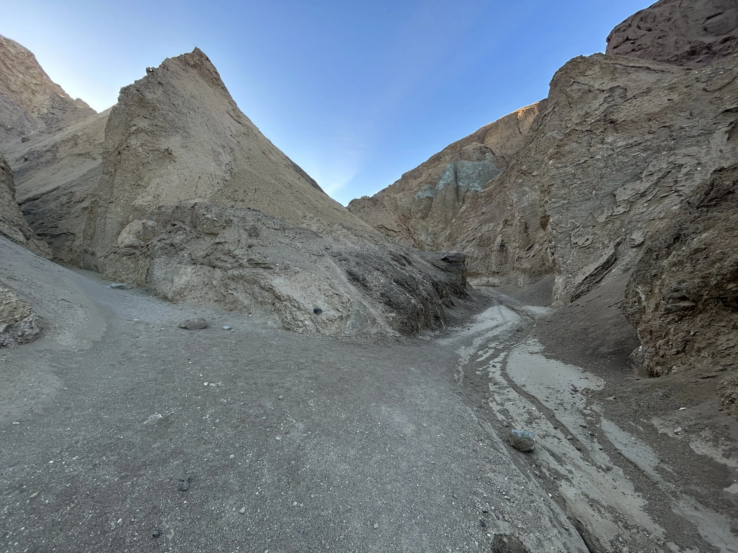 Hiking the Desolation Canyon Trail in Death Valley National Park ...