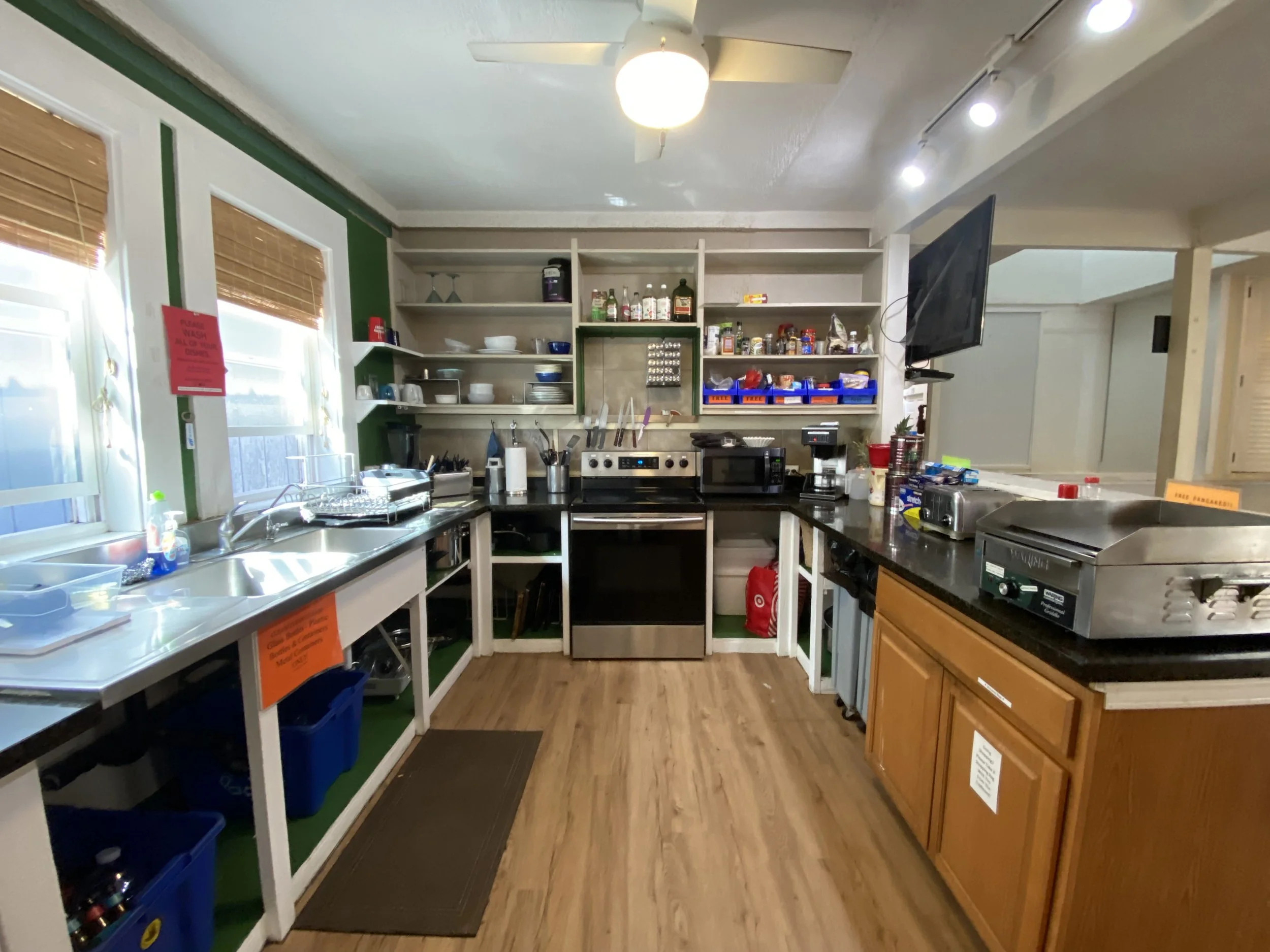 Kitchen — Howzit Hostel Maui | Wailuku, Hawaii | The Northshore Hostel