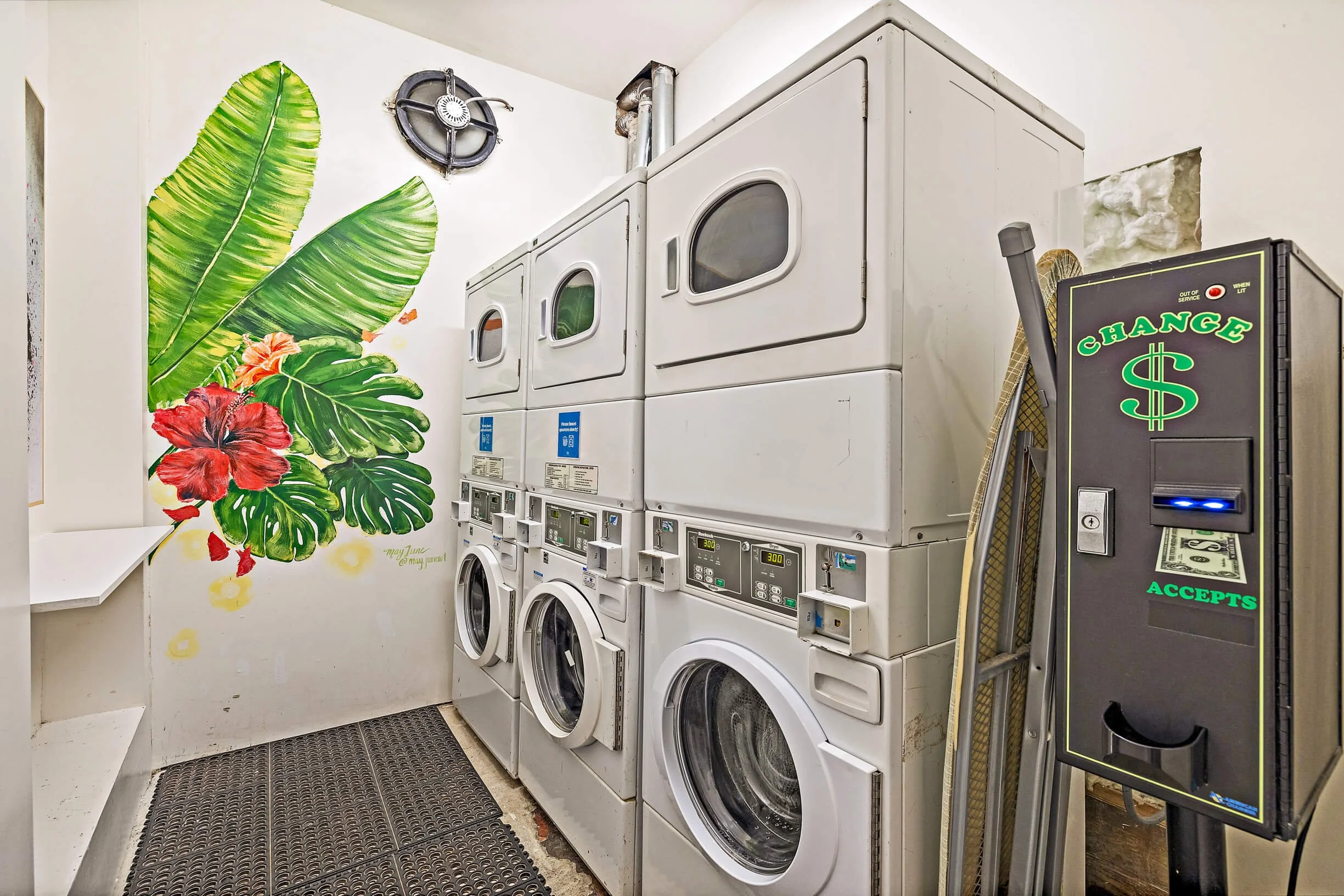 Laundry Room | Howzit Hostels | Wailuku, Hawaii