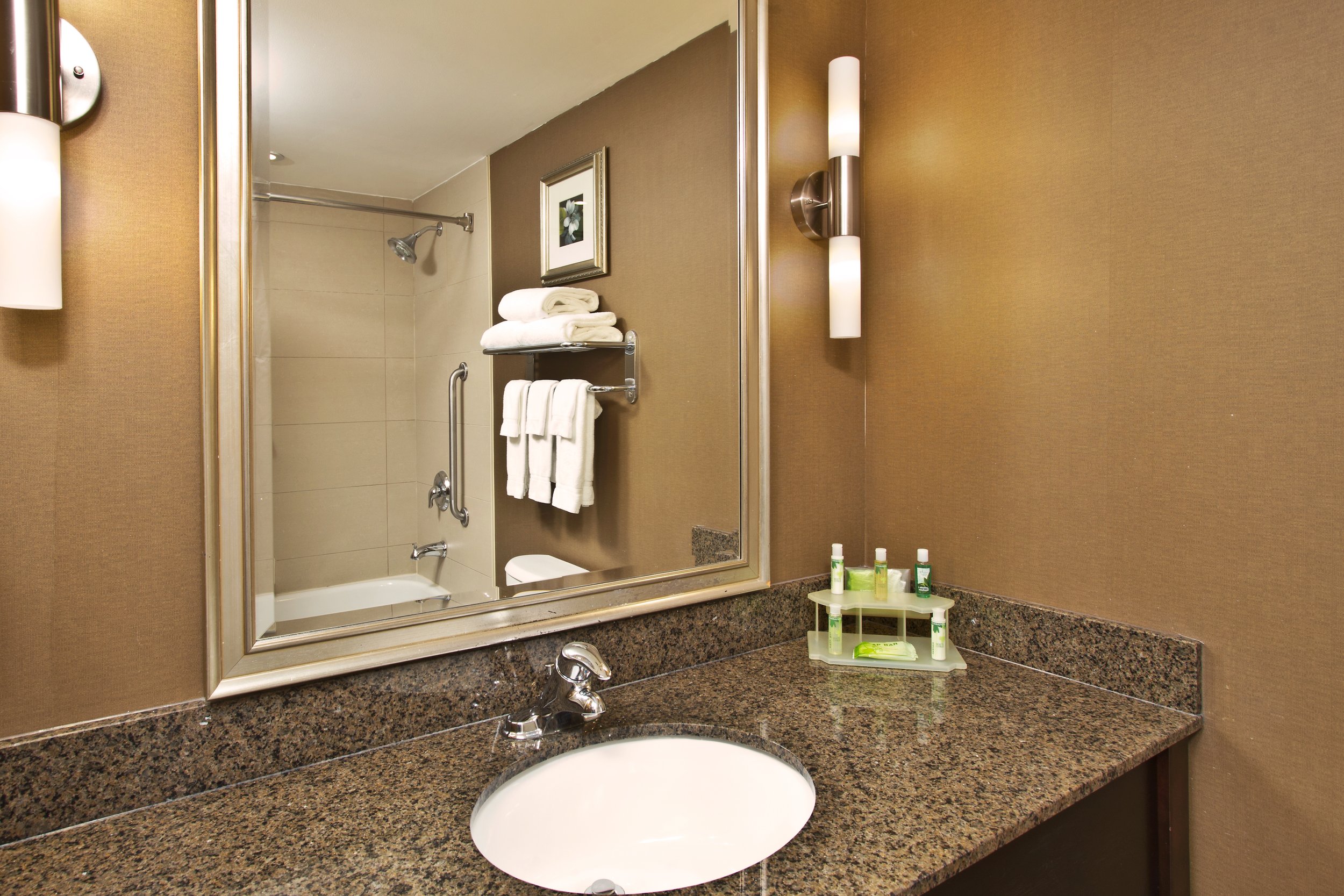 Holiday Inn Express & Suites Kingston Central