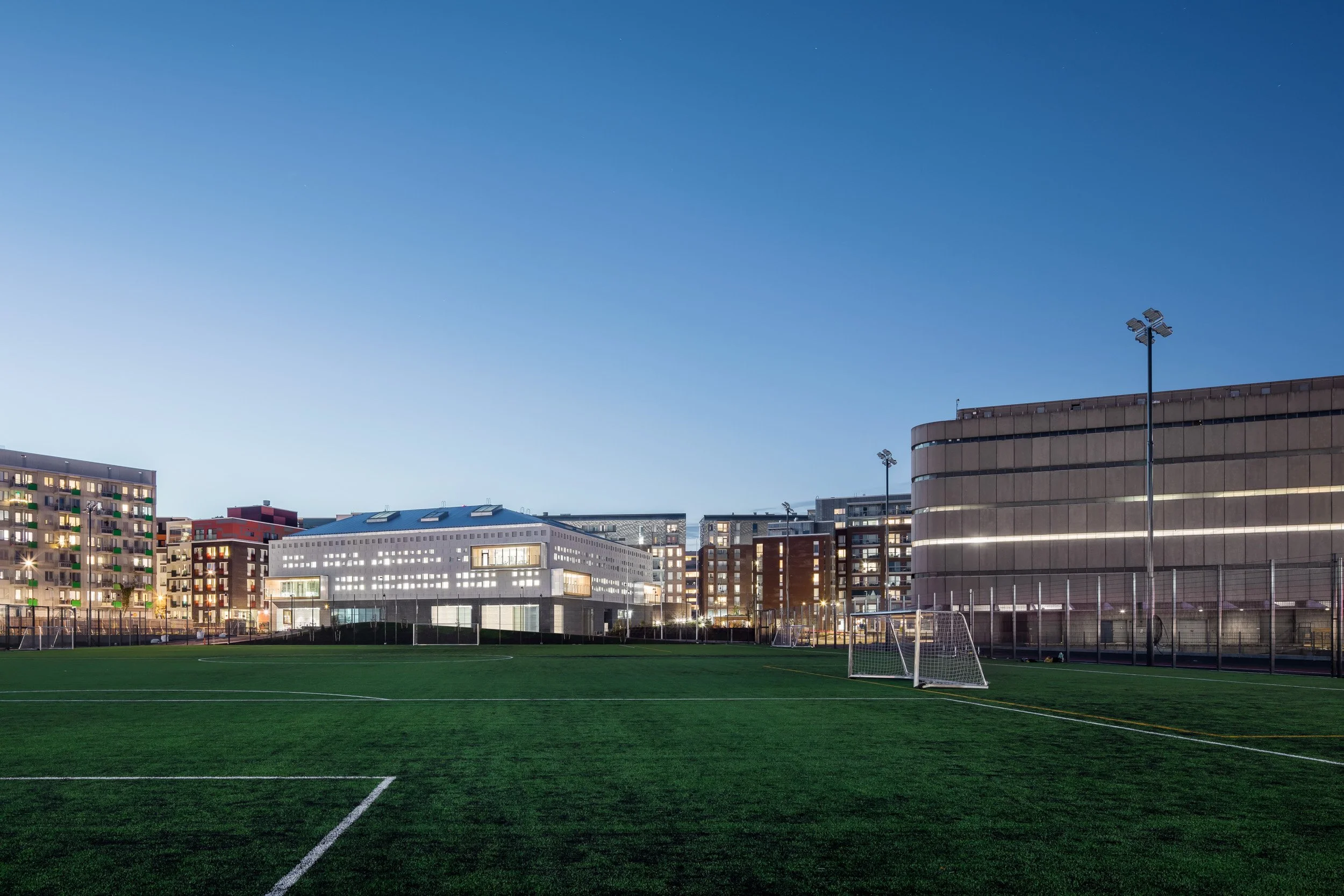 Jätkäsaaren peruskoulu — KUVIO | Arkkitehtuurivalokuvaus