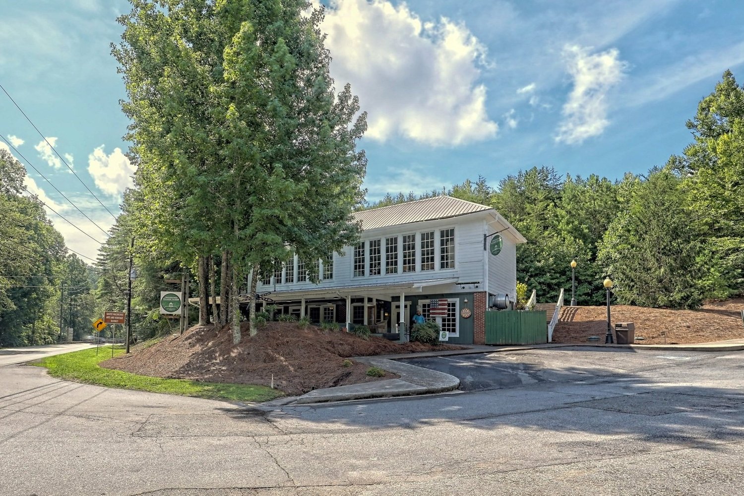 Visit Nacoochee Village Tavern — Nacoochee Tavern