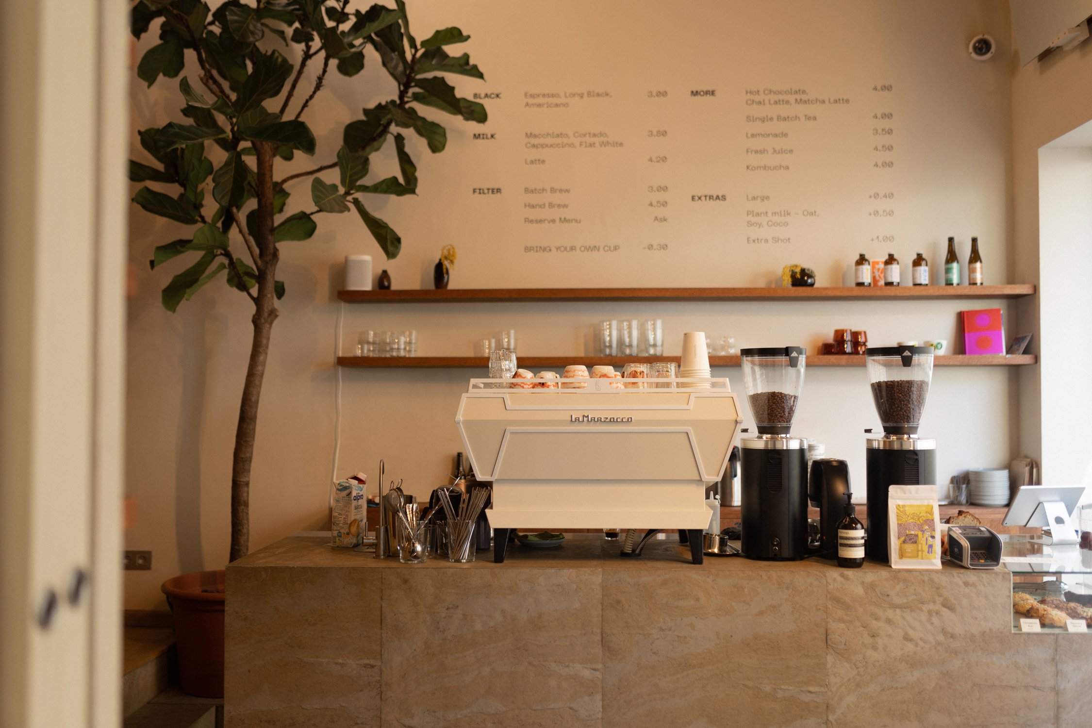 Bouche café a specialty coffee shop in Brussels — L'escale Voyage