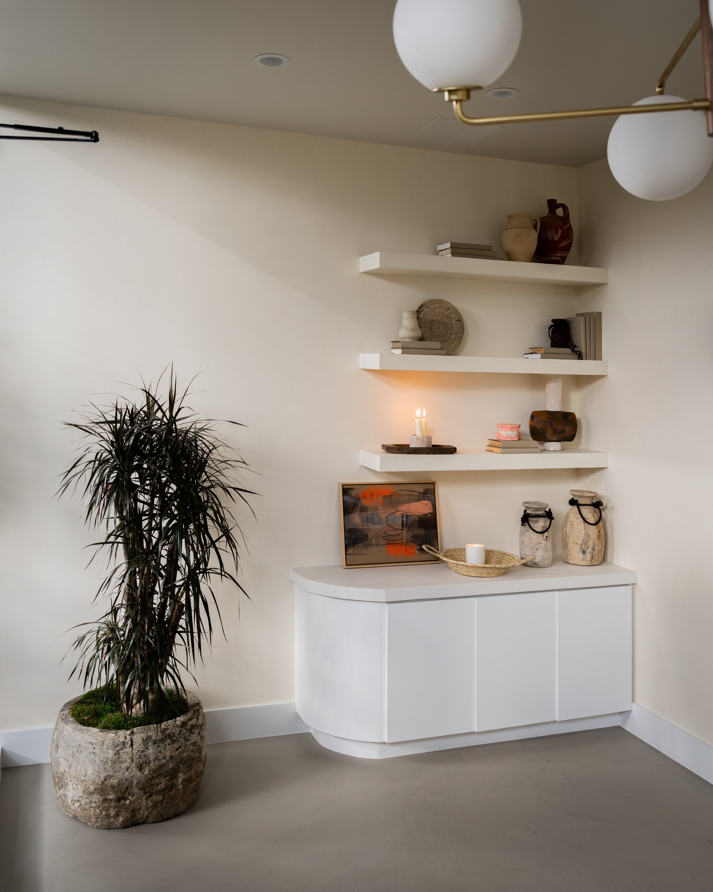 O + M — LAURA BROPHY INTERIORS