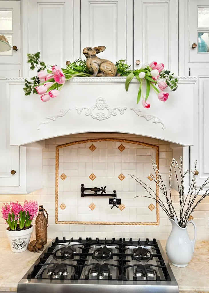 Simple and Stunning Spring Mantel Decor Ideas for Minimalist Home Trends