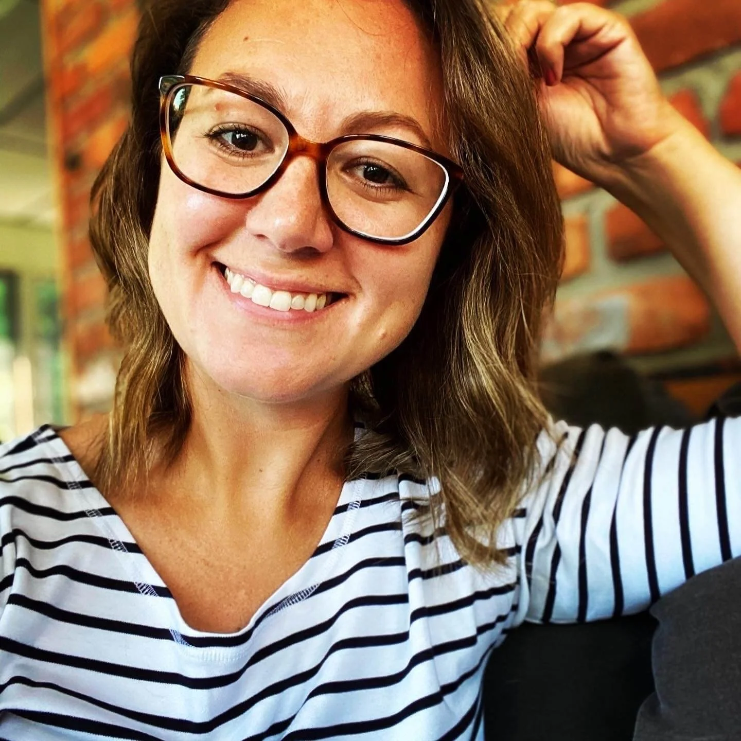 Book Review | Friends Don't Fall in Love by Erin Hahn | Best ...