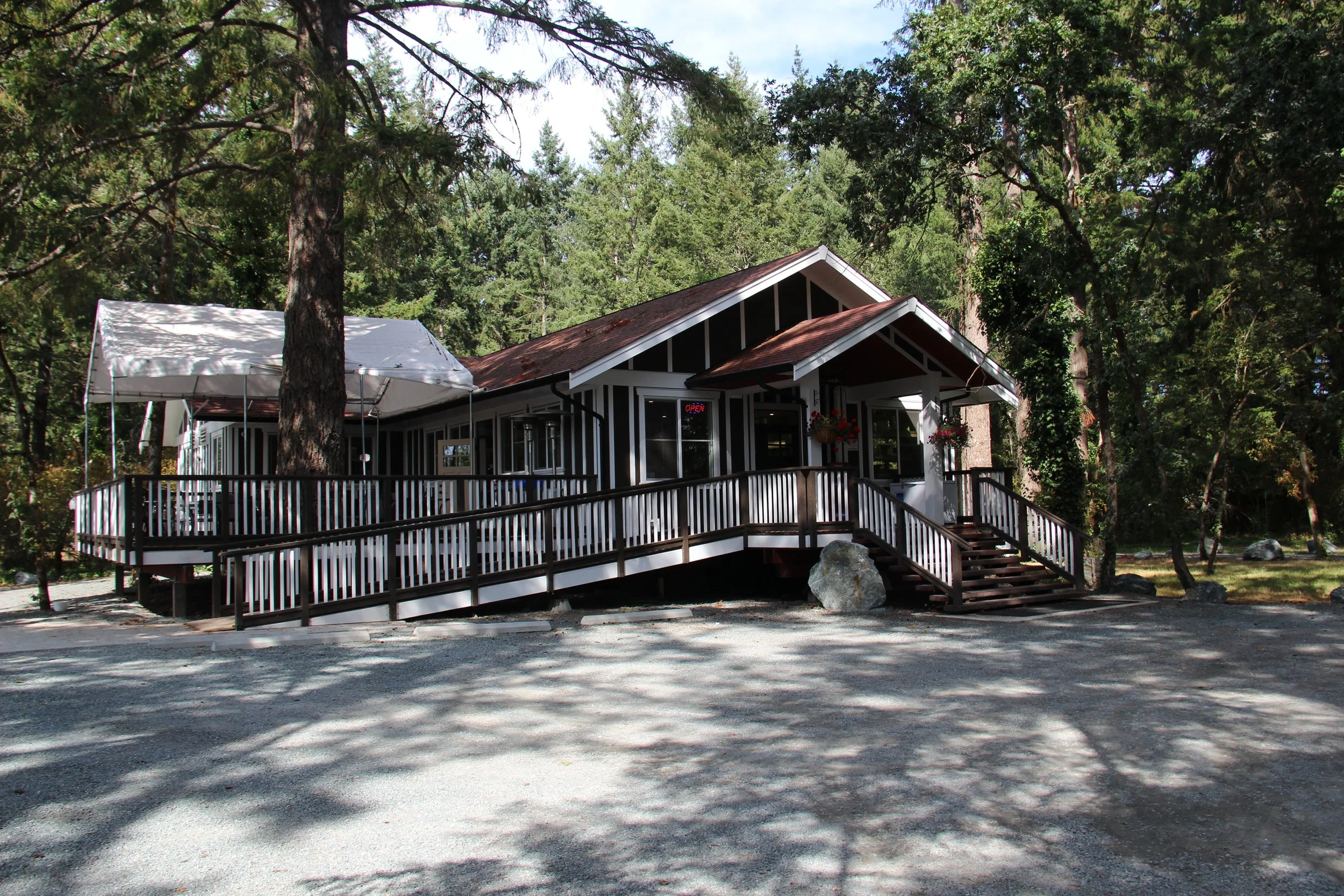 ITALIAN KITCHEN & DELI