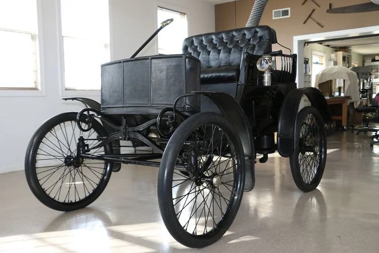Packard: the Pride. Authors: J. M. Fenster, Roy D. Query