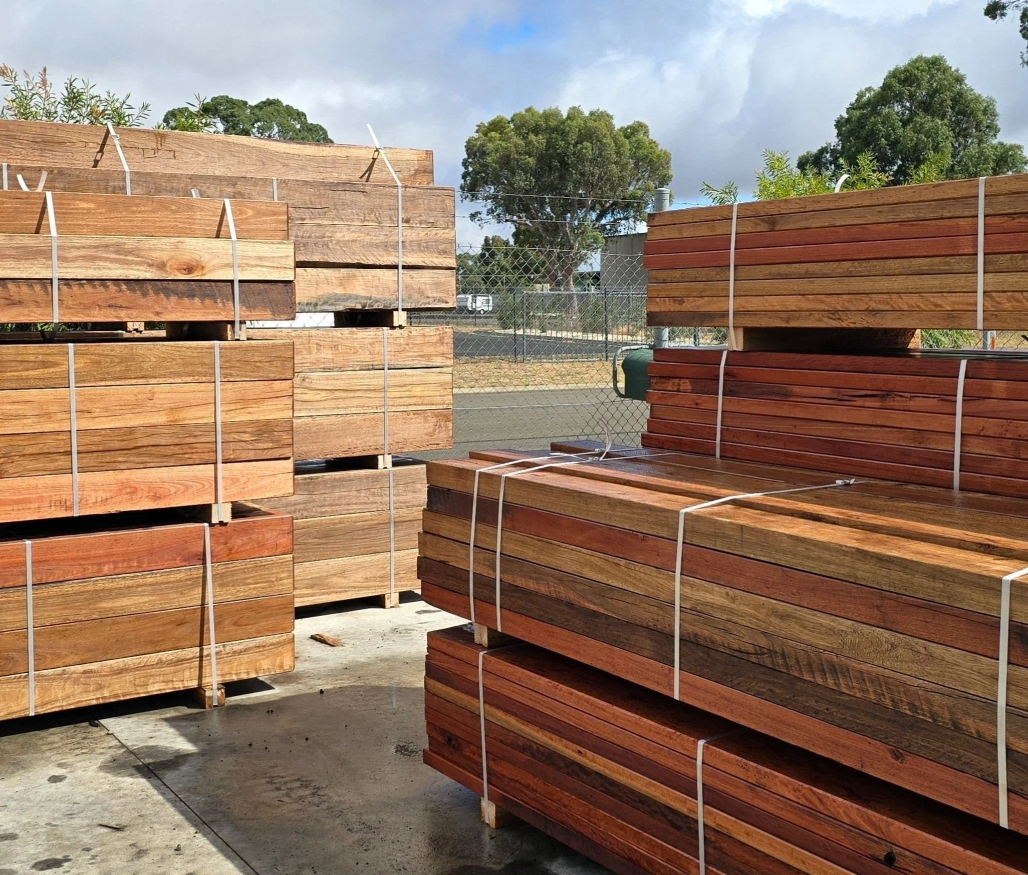 Post and Rail Fencing — Strukta