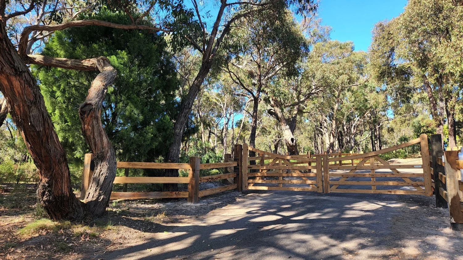 10 Tips for Choosing New Timber Gates — Strukta