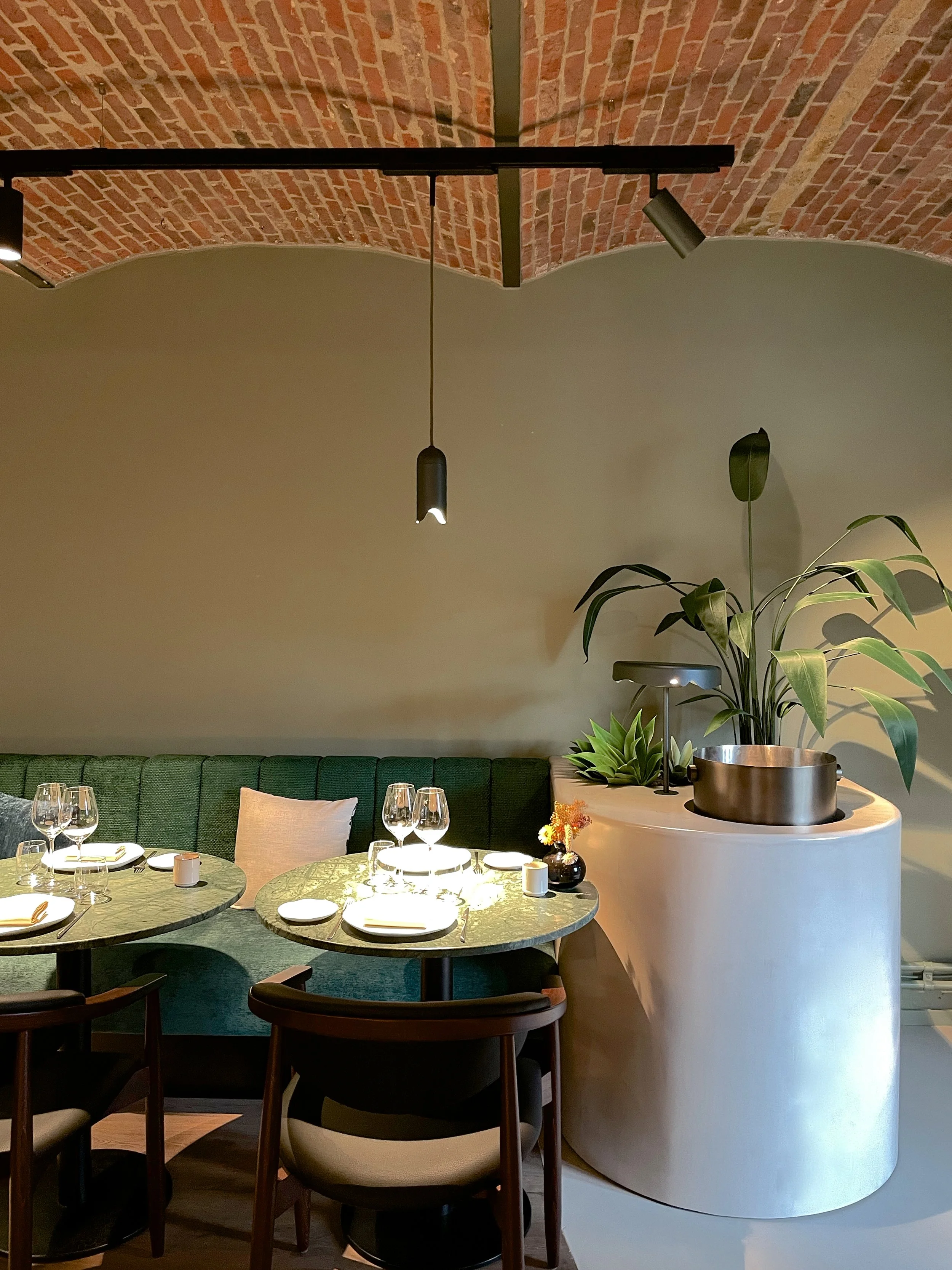 Restaurant — Lio's Brugge