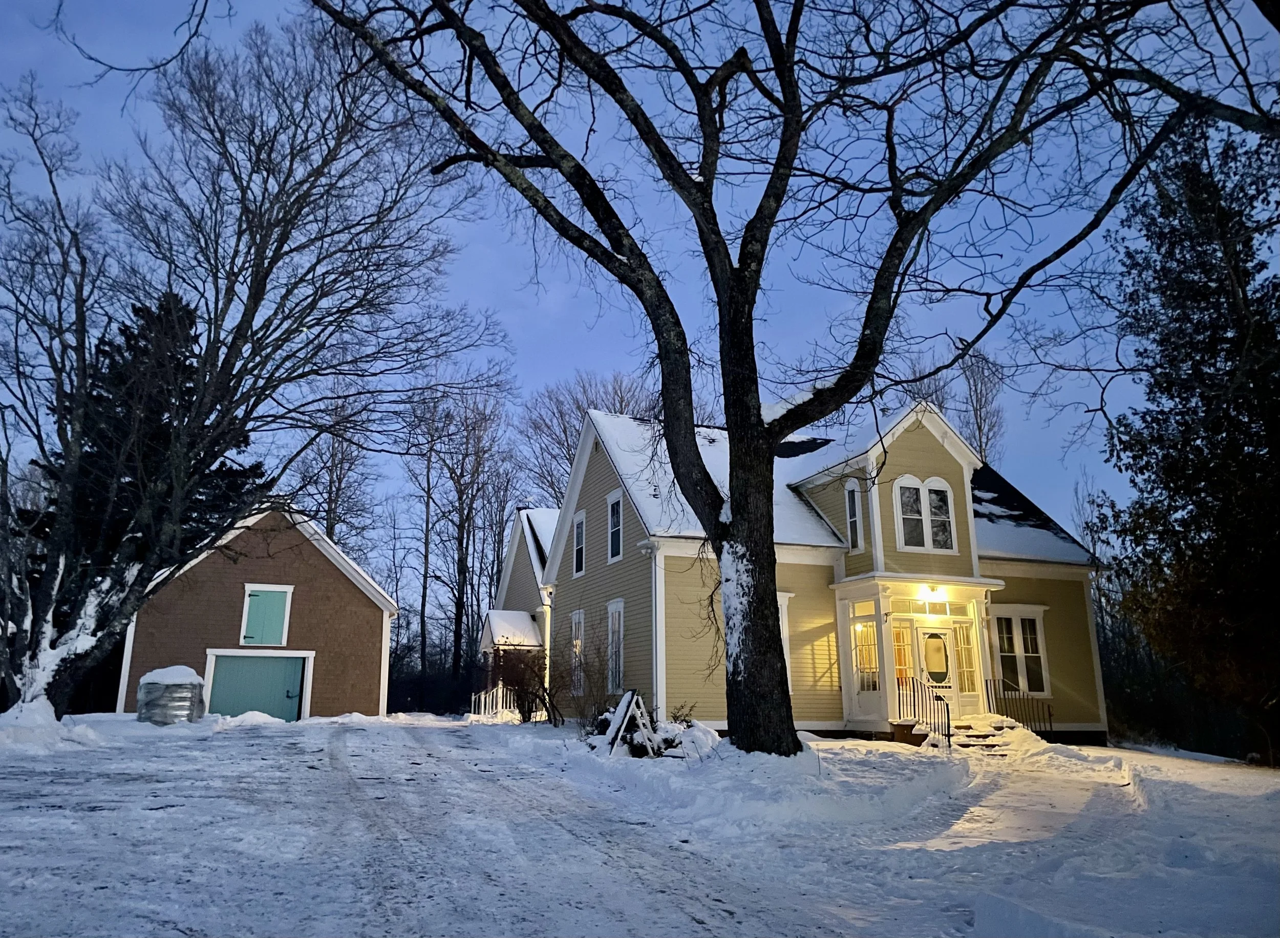 The Maplegrove Inn - Built in 1854