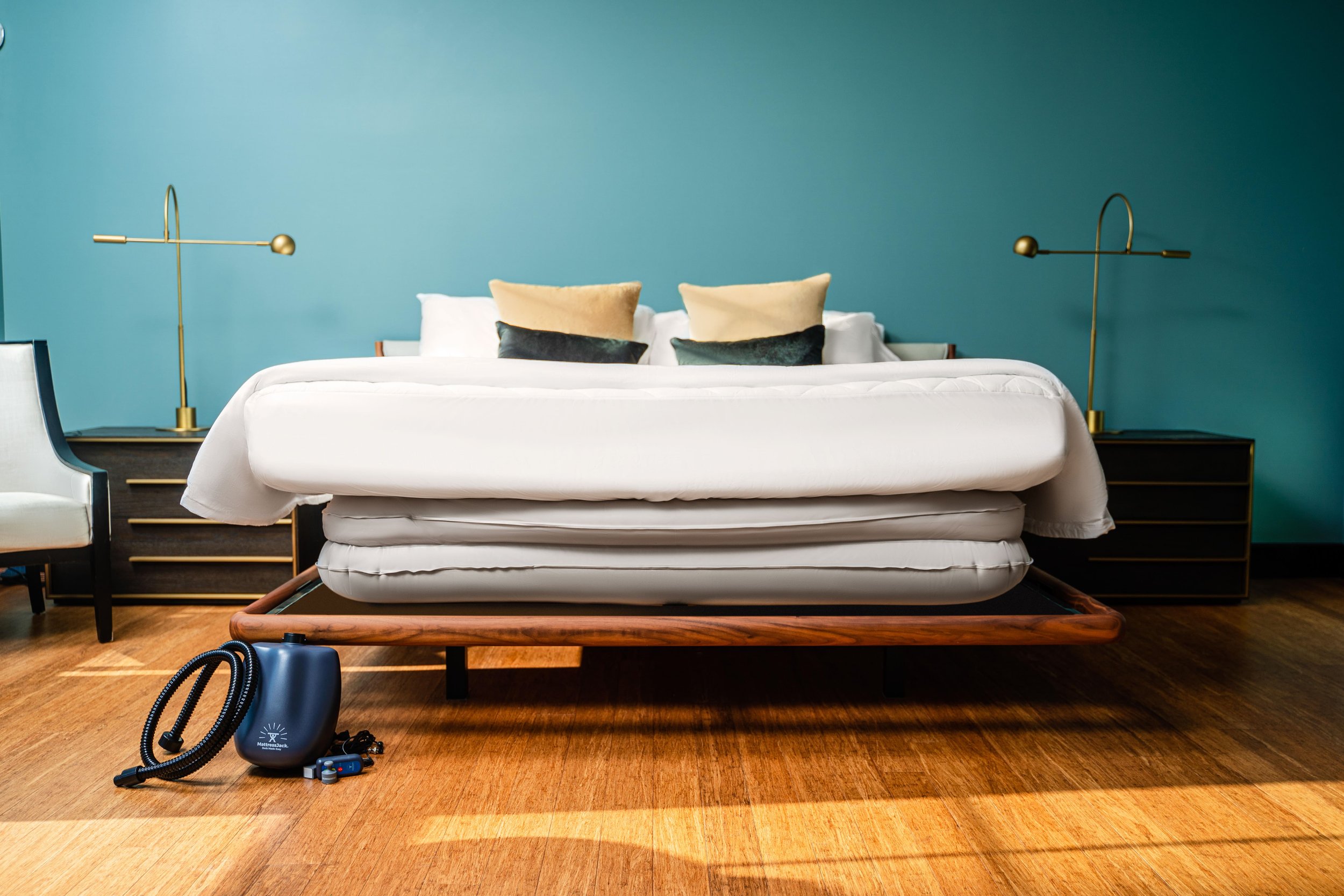Mattress Jack - Your Ergonomic Solution for Bedmaking