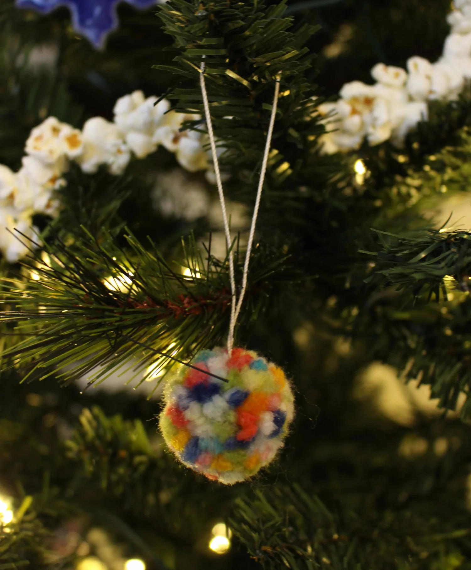 how to make pom-pom Christmas ornaments — Thread Rose Crafts