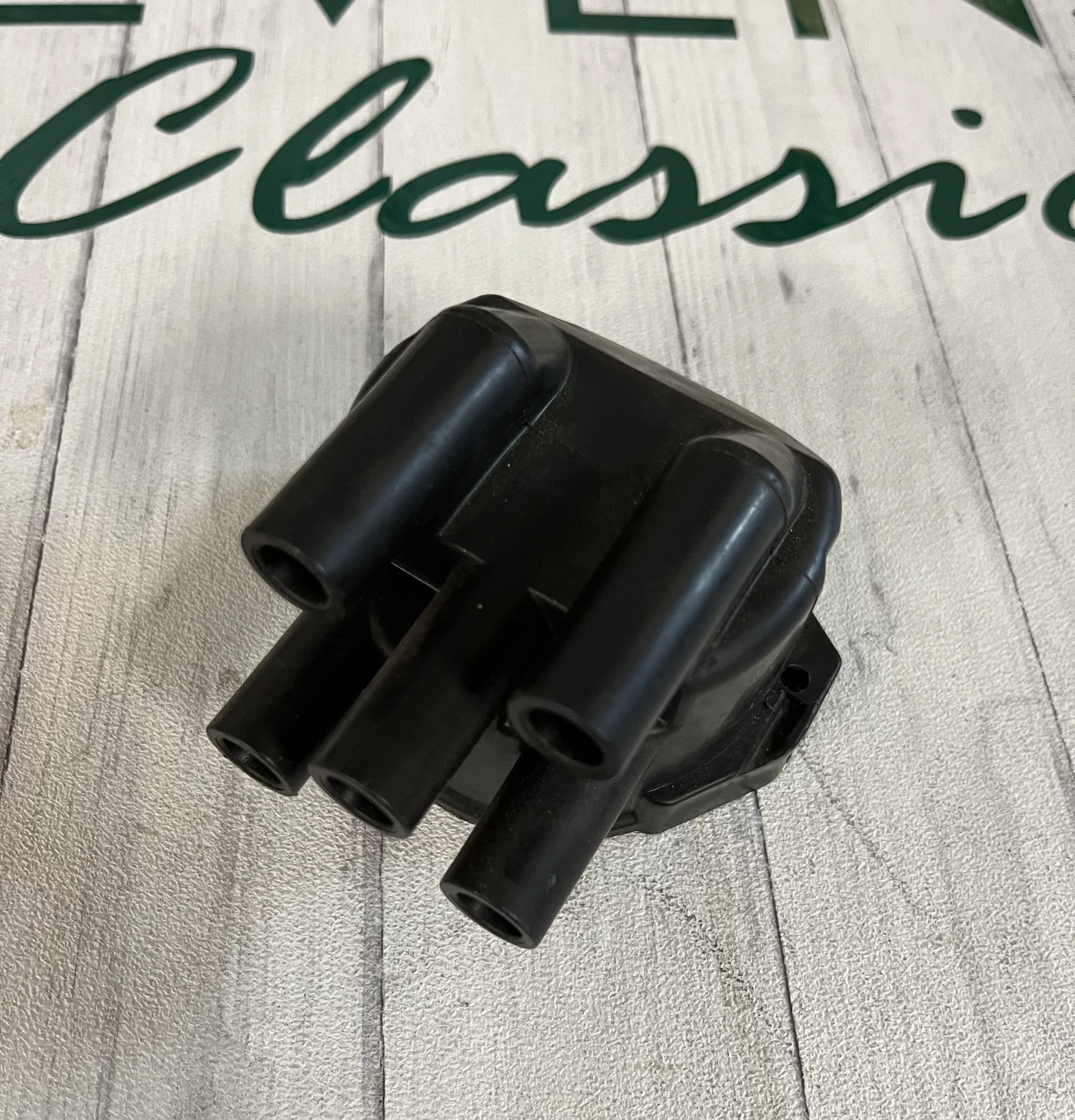 Distributor Cap - Ford Cross Flow — Sevens & Classics
