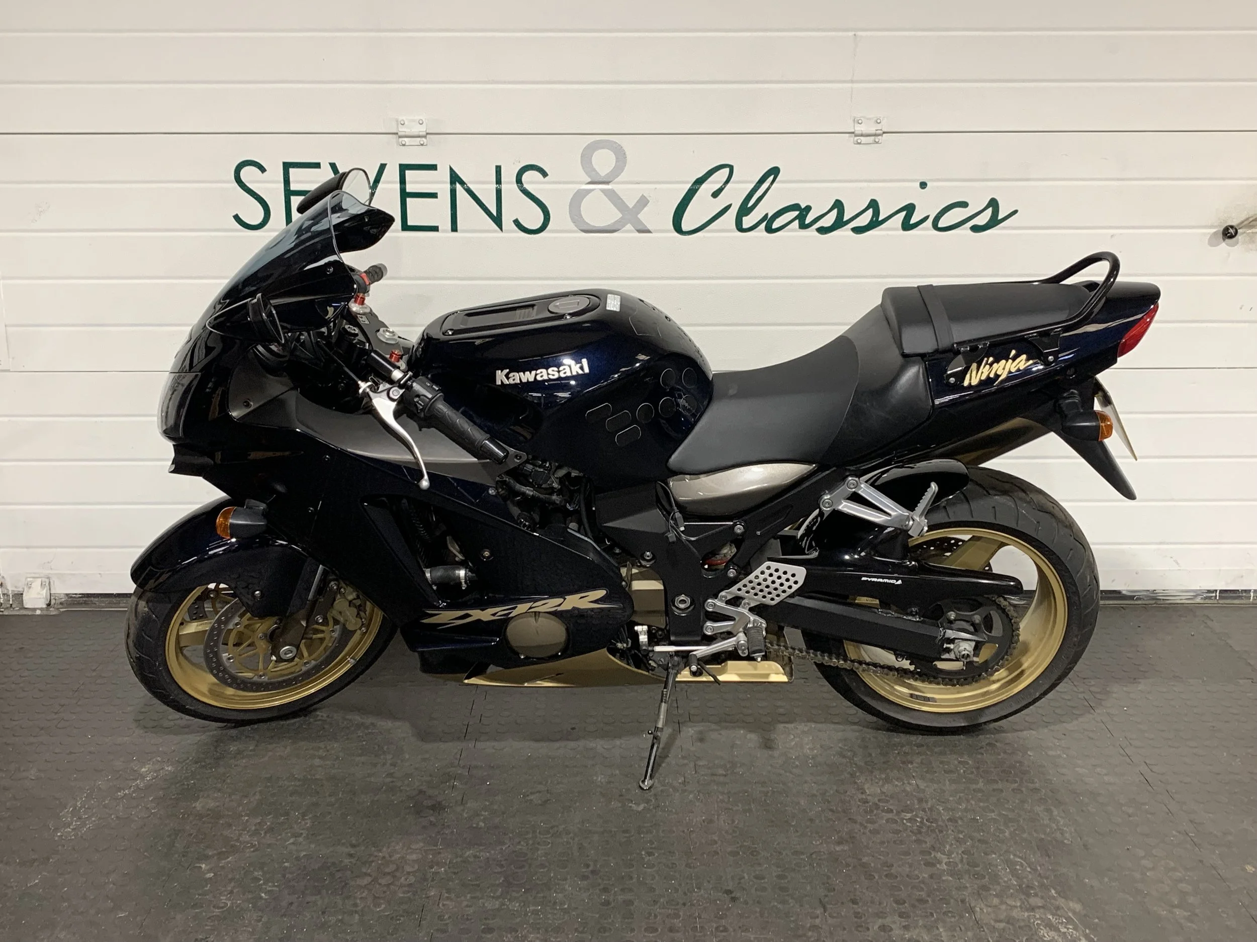 Kawasaki Ninja ZX-12R | Sevens & Classics