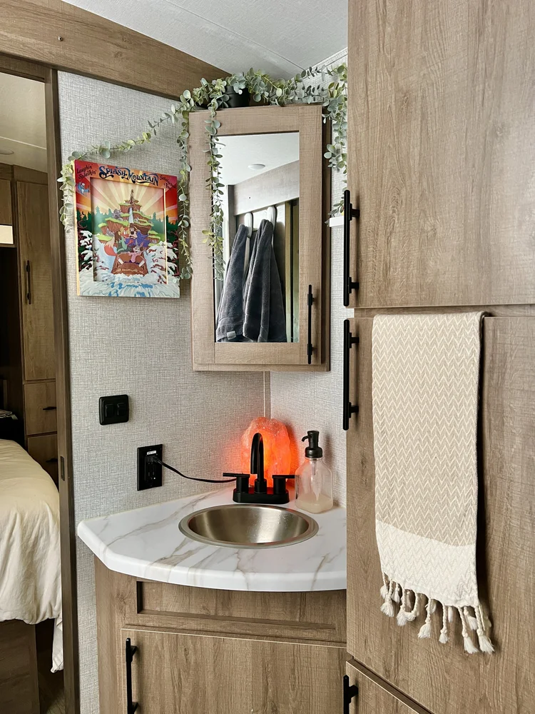 RV Decorating Ideas: Top Ways to Make Your RV Feel Like A Home ...