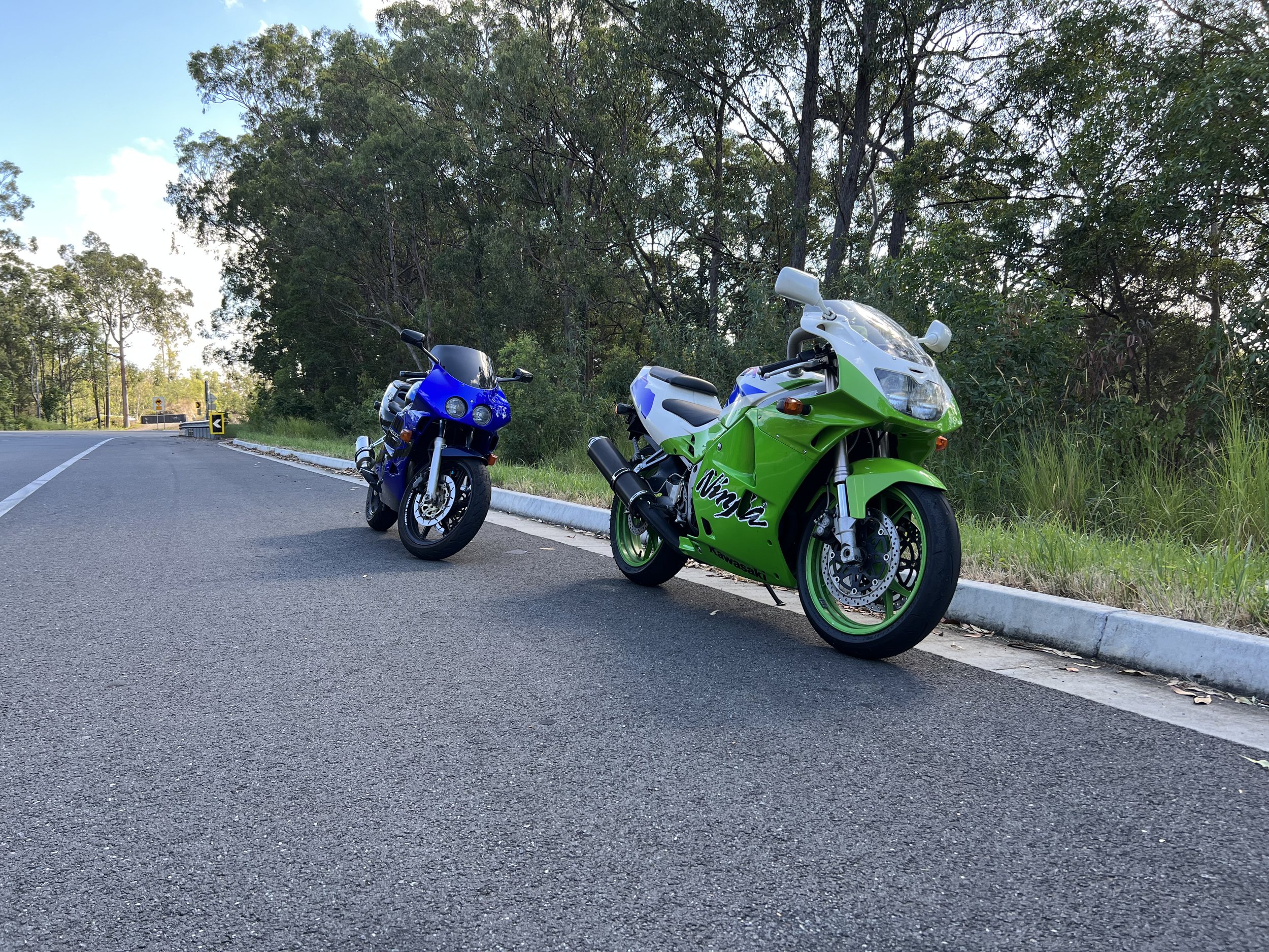 Honda CBR250RR MC22 vs Kawasaki ZXR250R - Comparison — JDM-MotoSpares