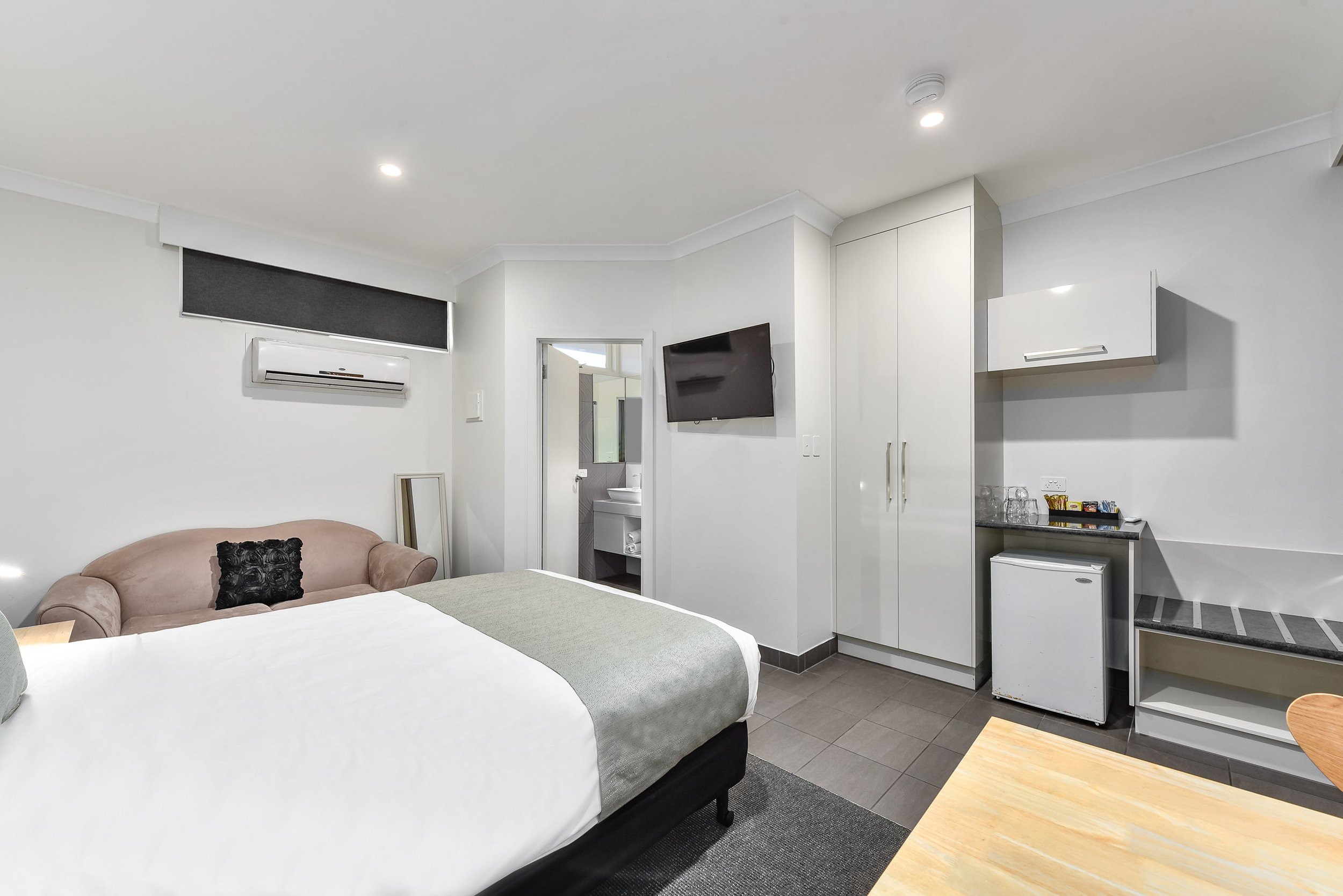 Superior Queen — OFFICIAL SITE: Robe Central Motel | Book Direct & Save