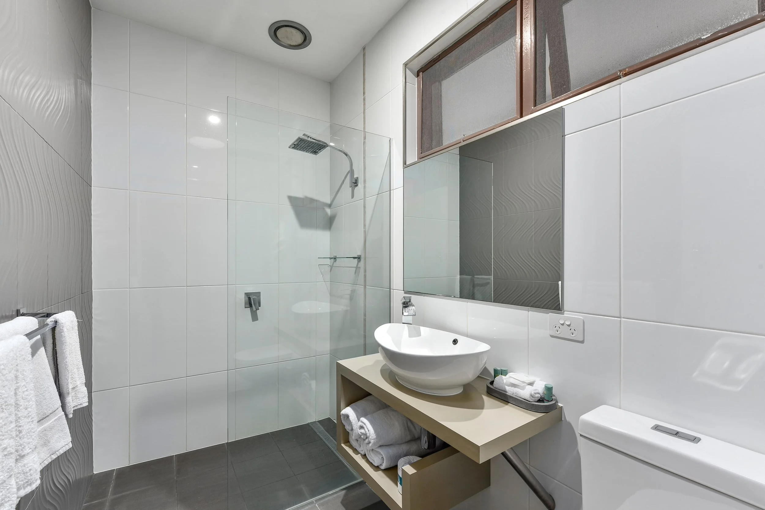 Superior 2 Bedroom Apartment — OFFICIAL SITE: Robe Central Motel | Book ...